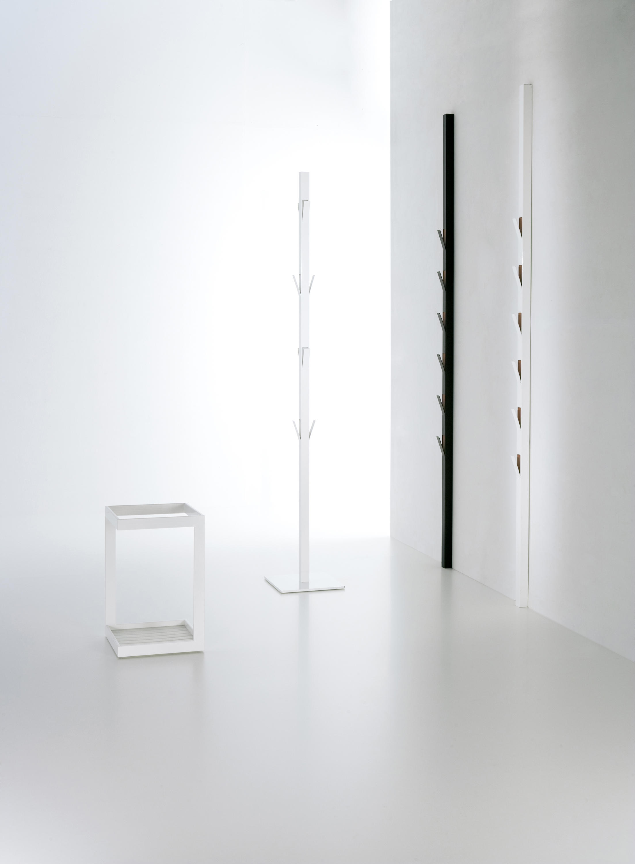 Window Umbrella stand & designer furniture | Architonic