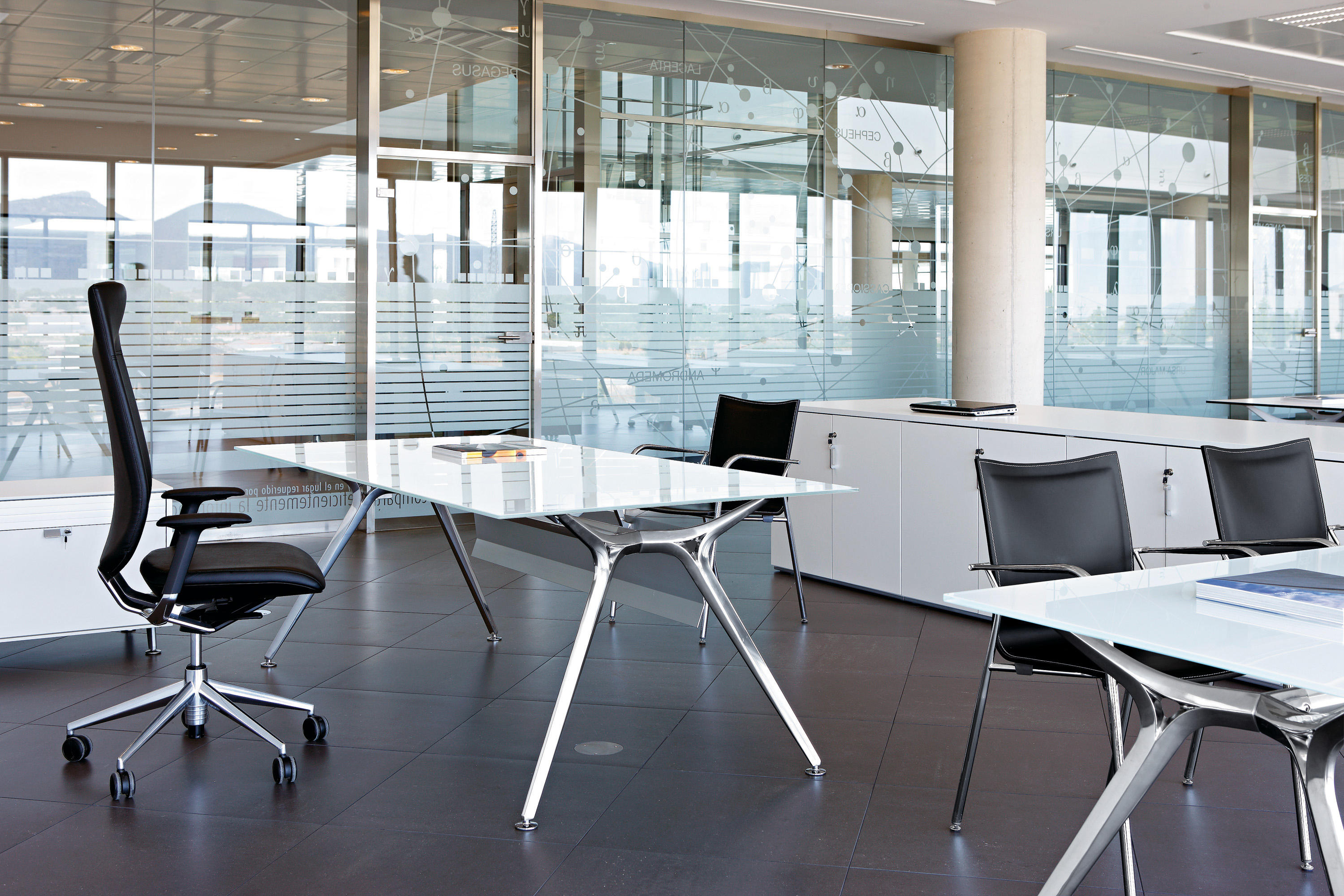 ARKITEK - Desks from actiu | Architonic