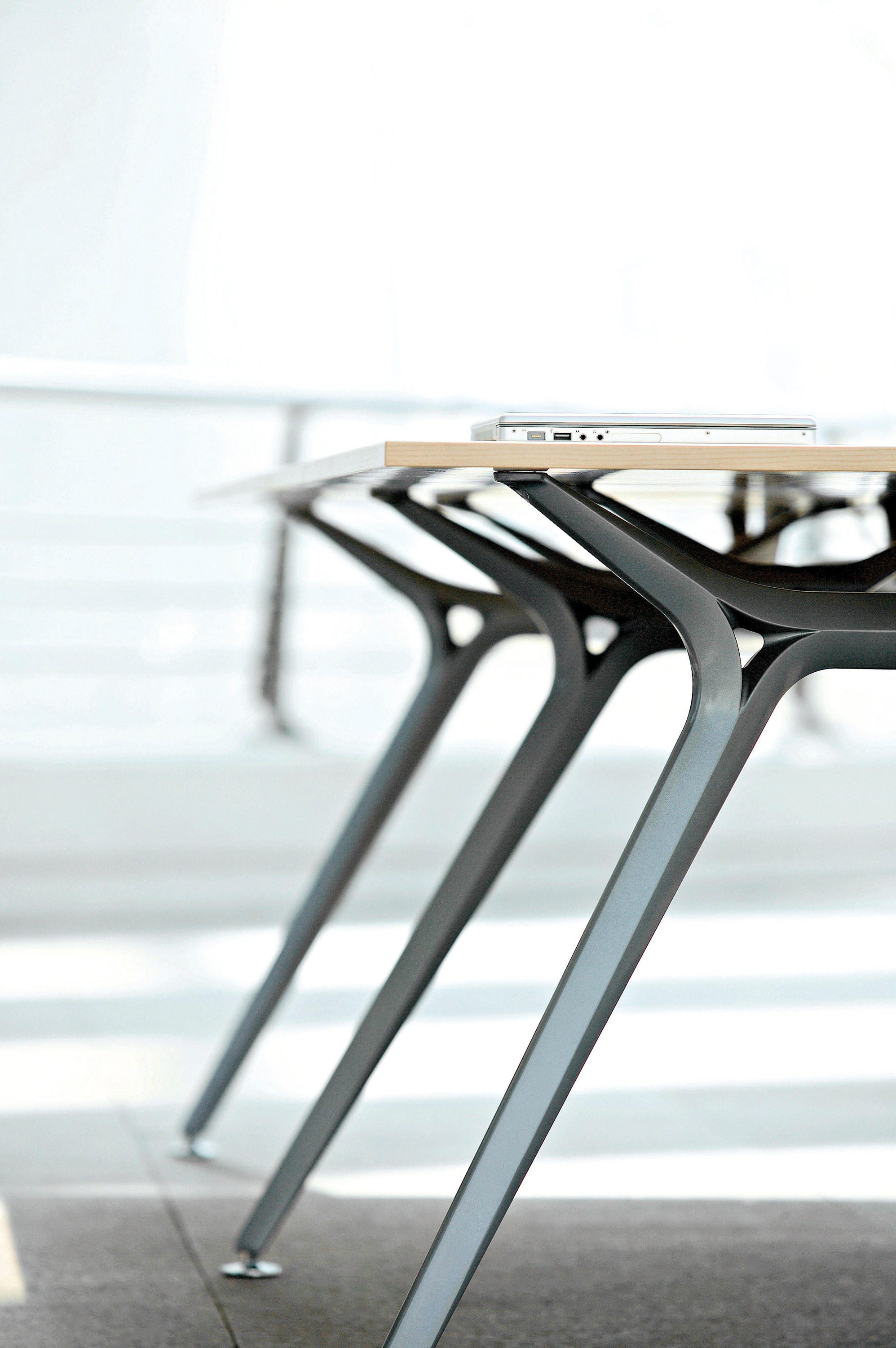 ARKITEK - Desks from actiu | Architonic