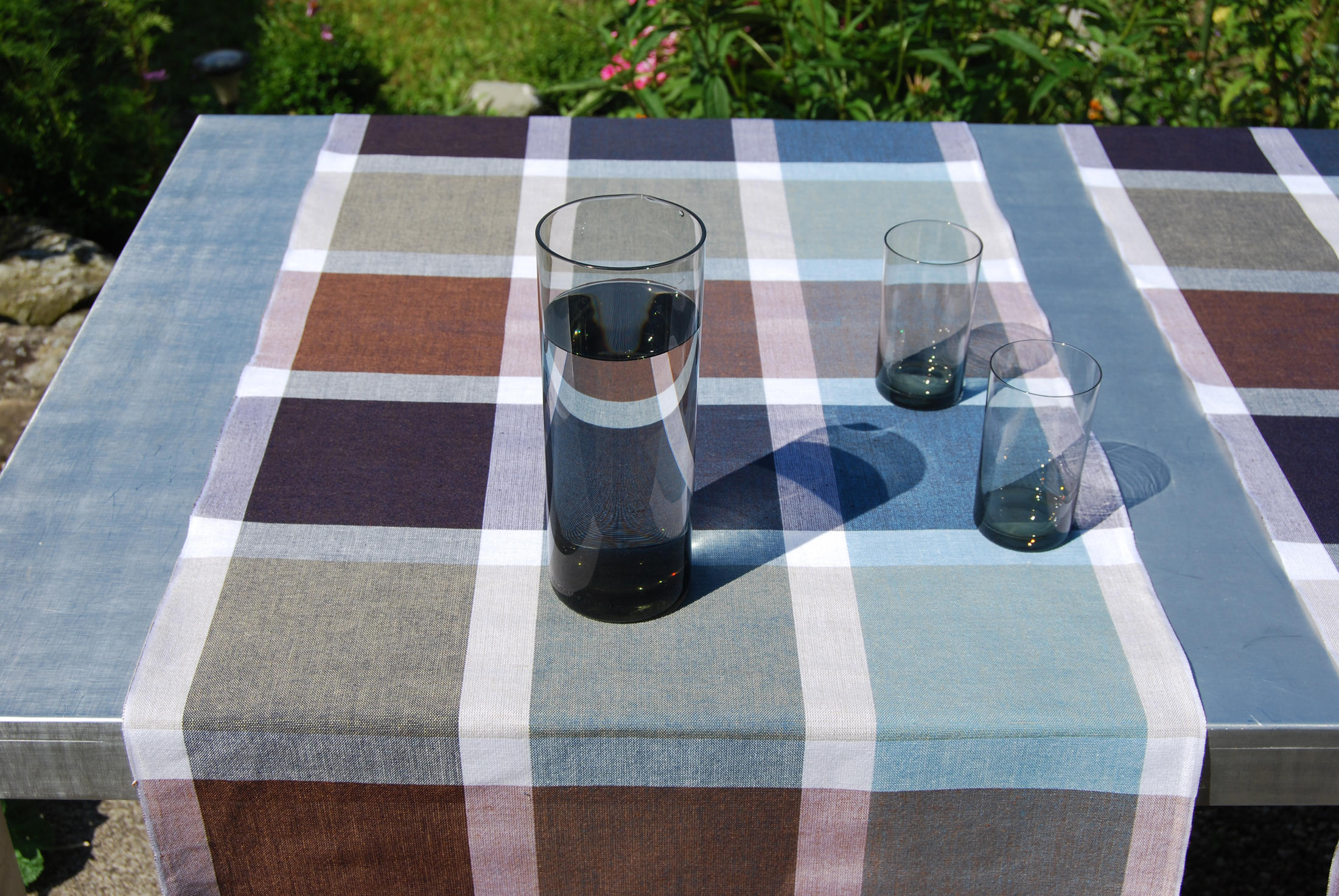 Engelberg table runner & designer furniture | Architonic