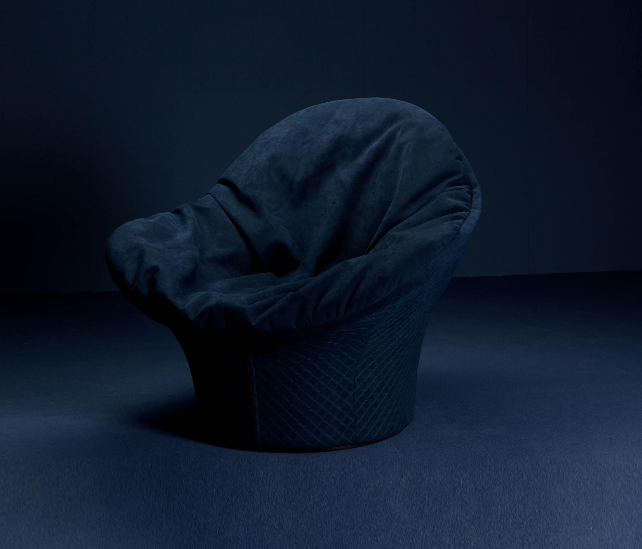 Alcantara® Relax for Lips Chair by Carlo Colombo | Architonic