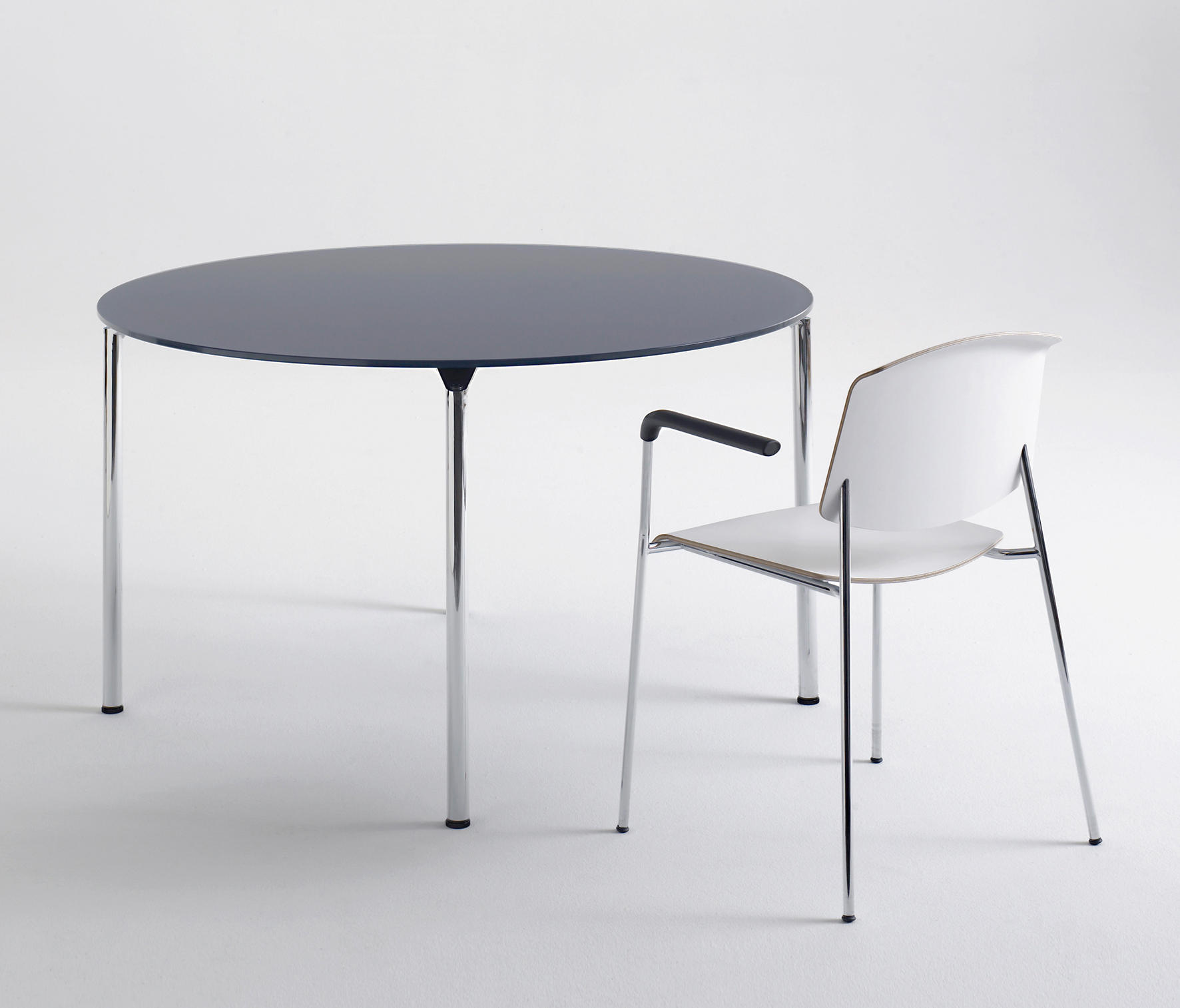 PAUSE TABLE - Dining tables from Magnus Olesen | Architonic