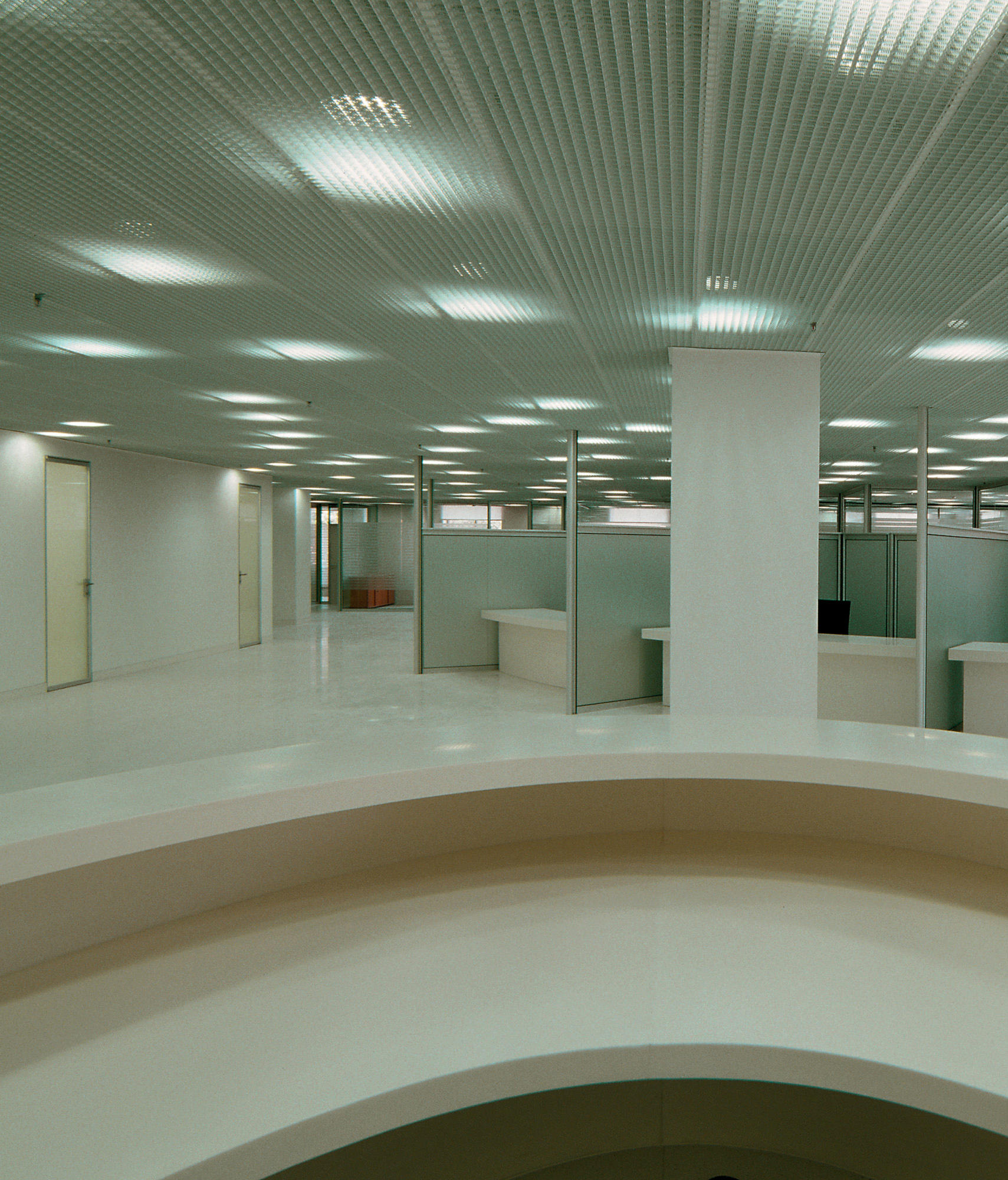Unigrid Metal Ceiling & designer furniture | Architonic