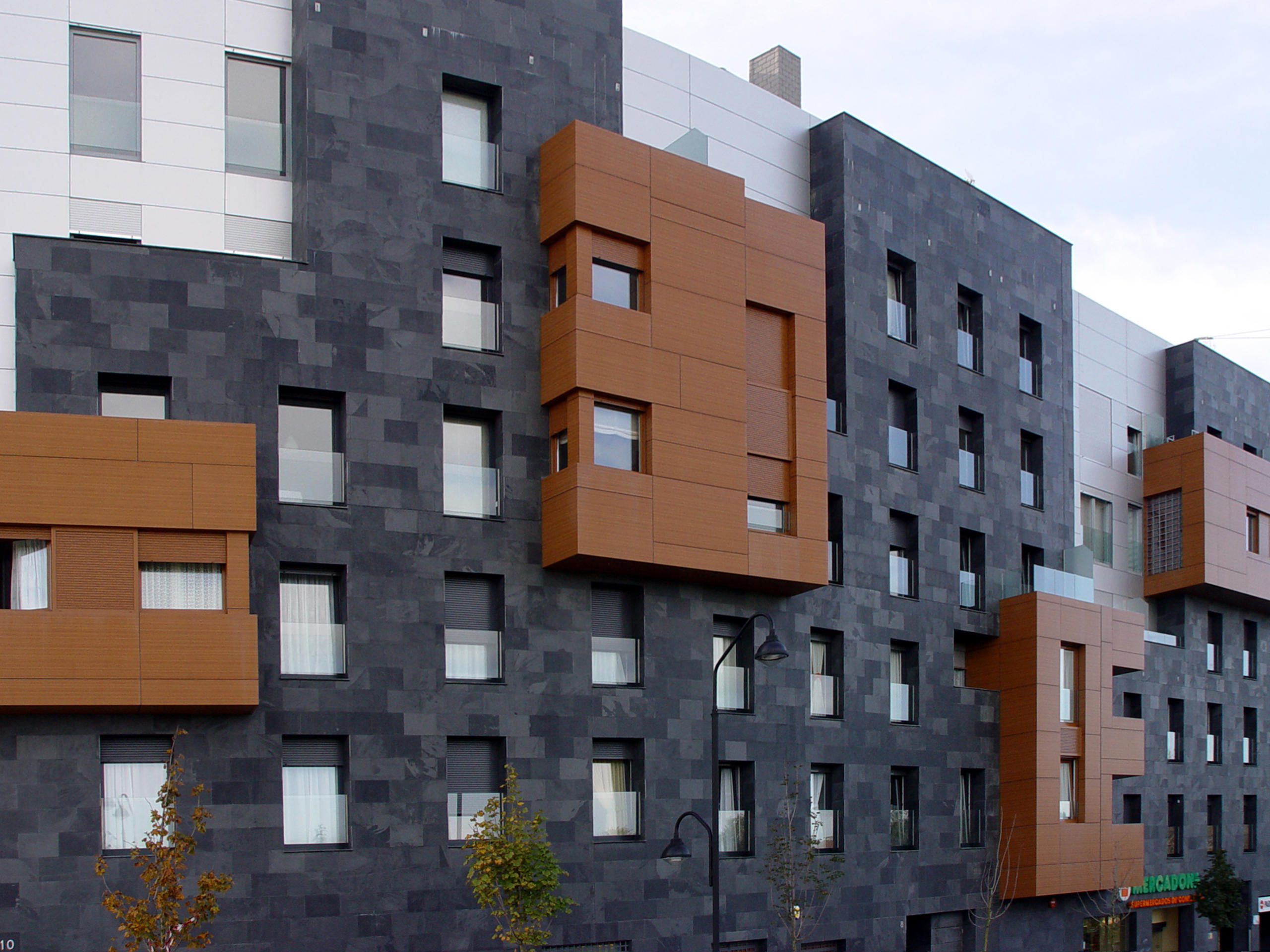 LARSON WOOD® - Facade systems from ALUCOIL | Architonic