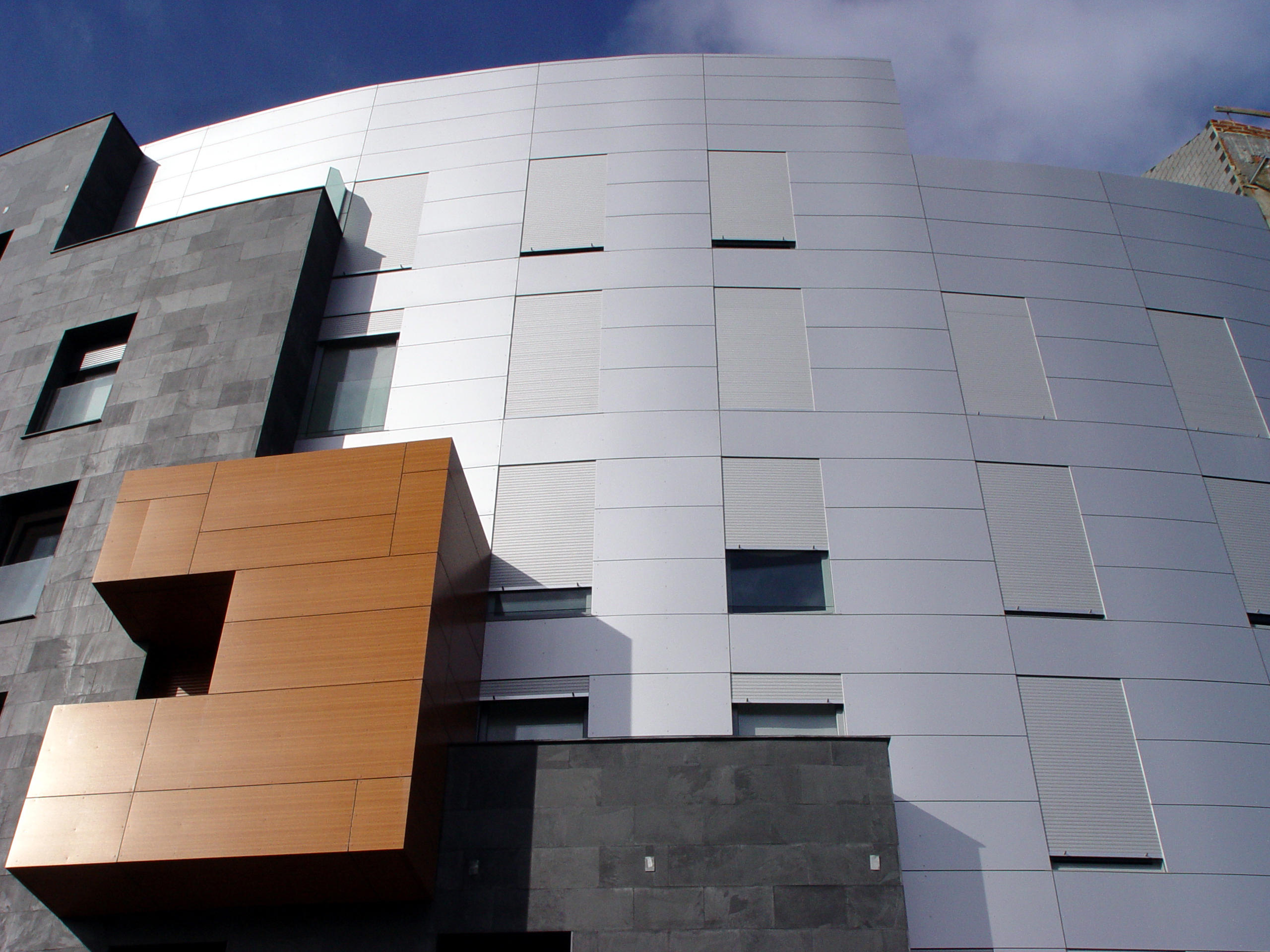 LARSON WOOD® - Facade systems from ALUCOIL | Architonic