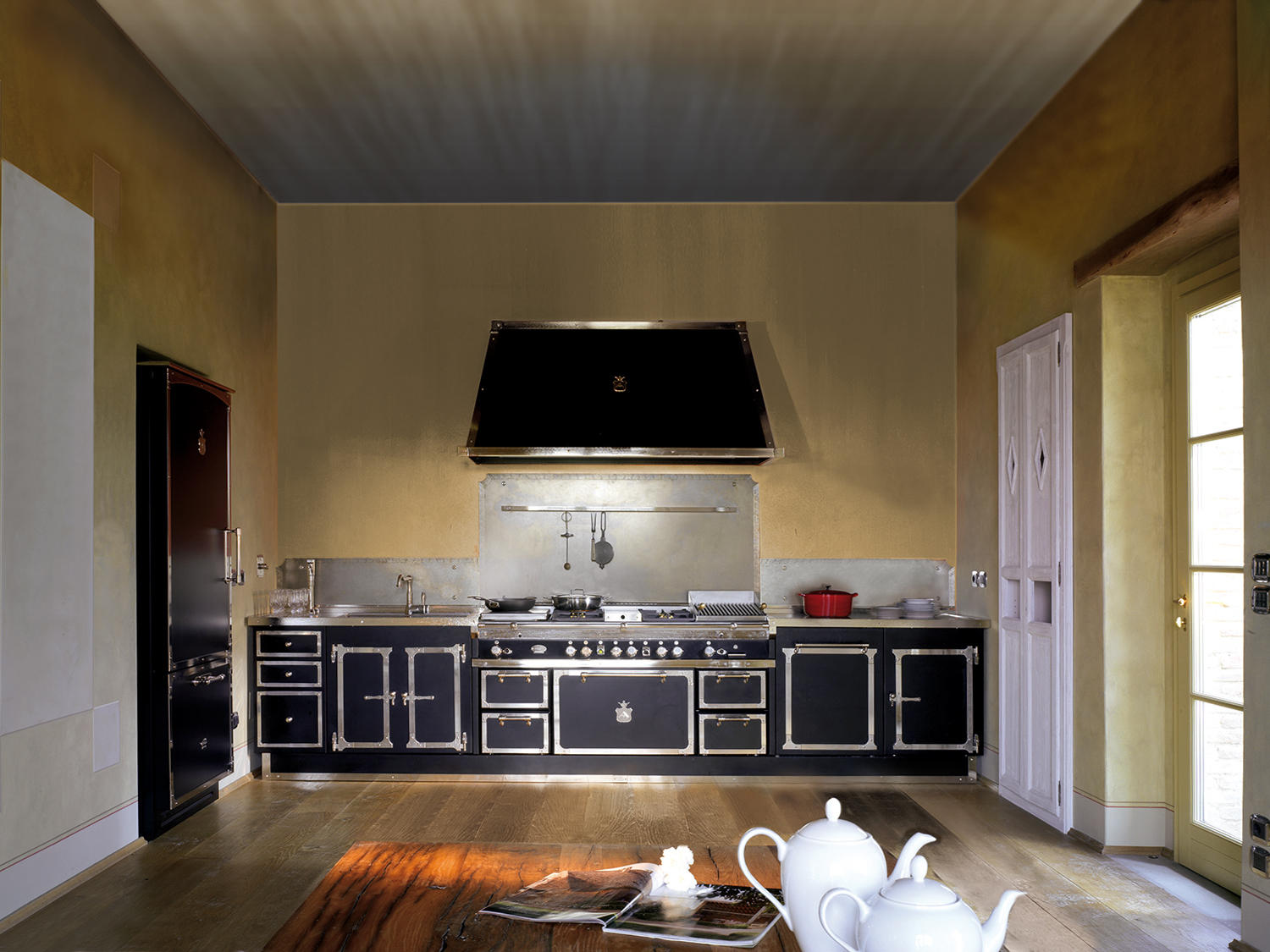 TAILOR MADE KITCHENS | JET BLACK & SATIN NICKEL KITCHEN | Architonic