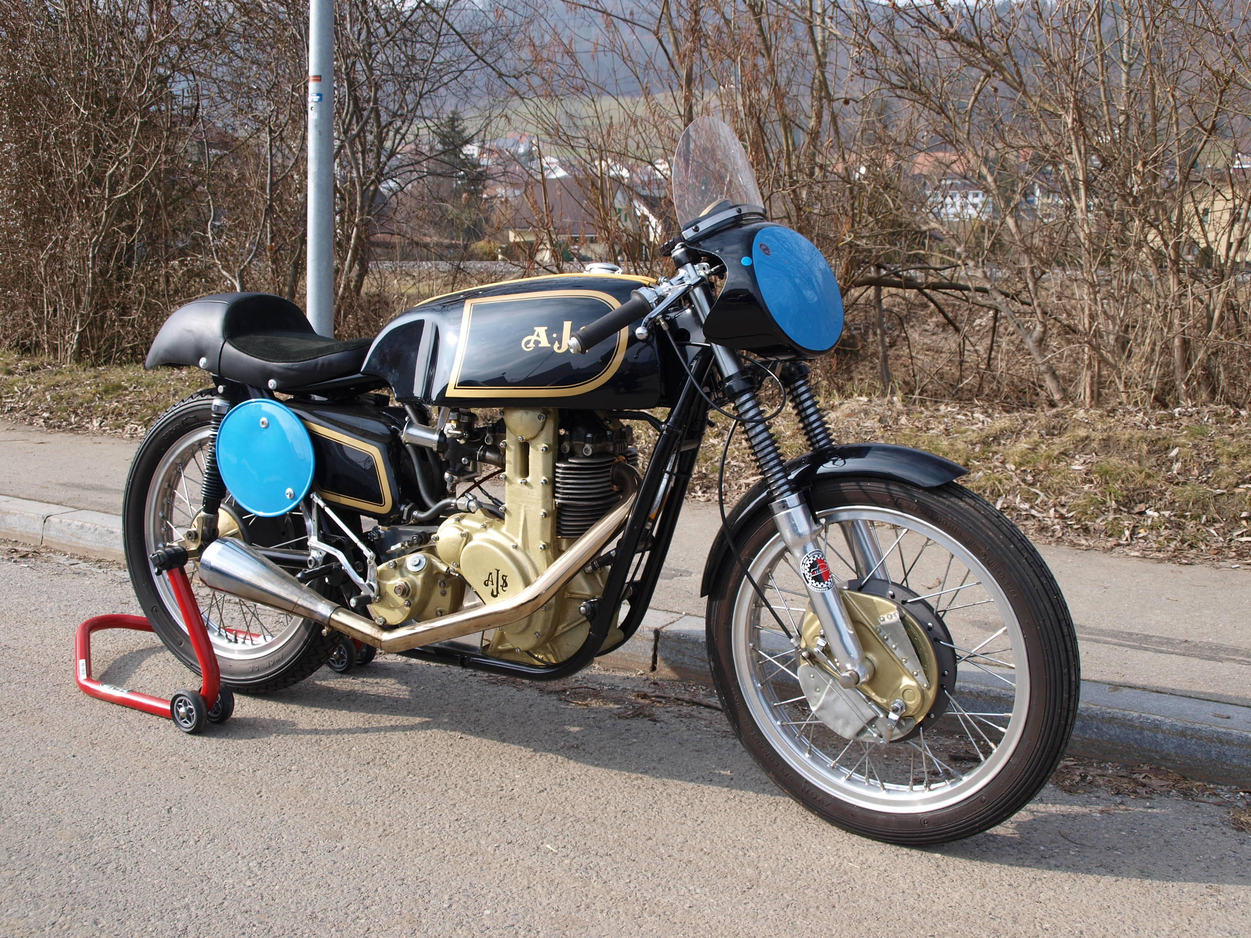 Ajs 7r
