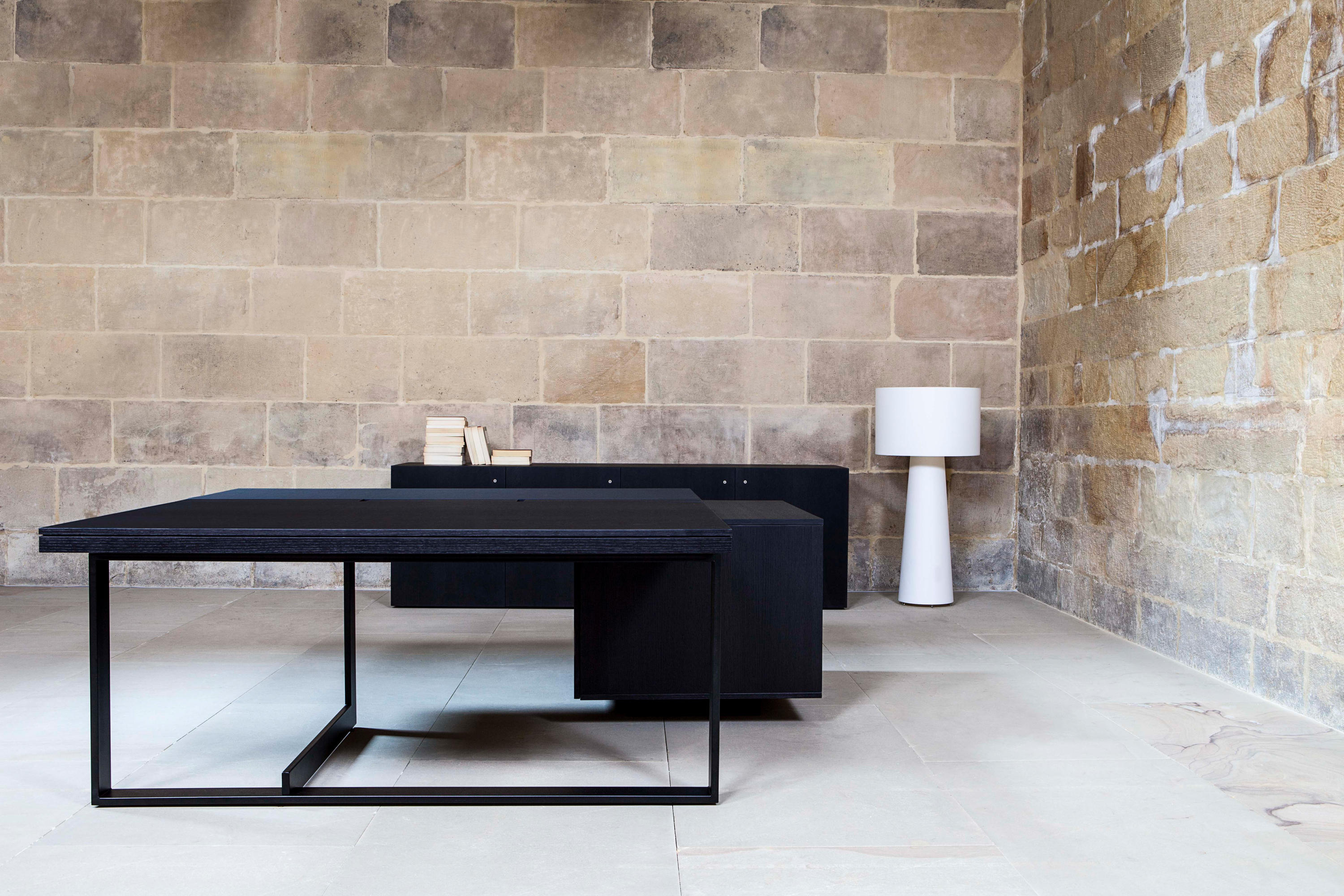 BAT EXECUTIVE - Desks from AKABA | Architonic