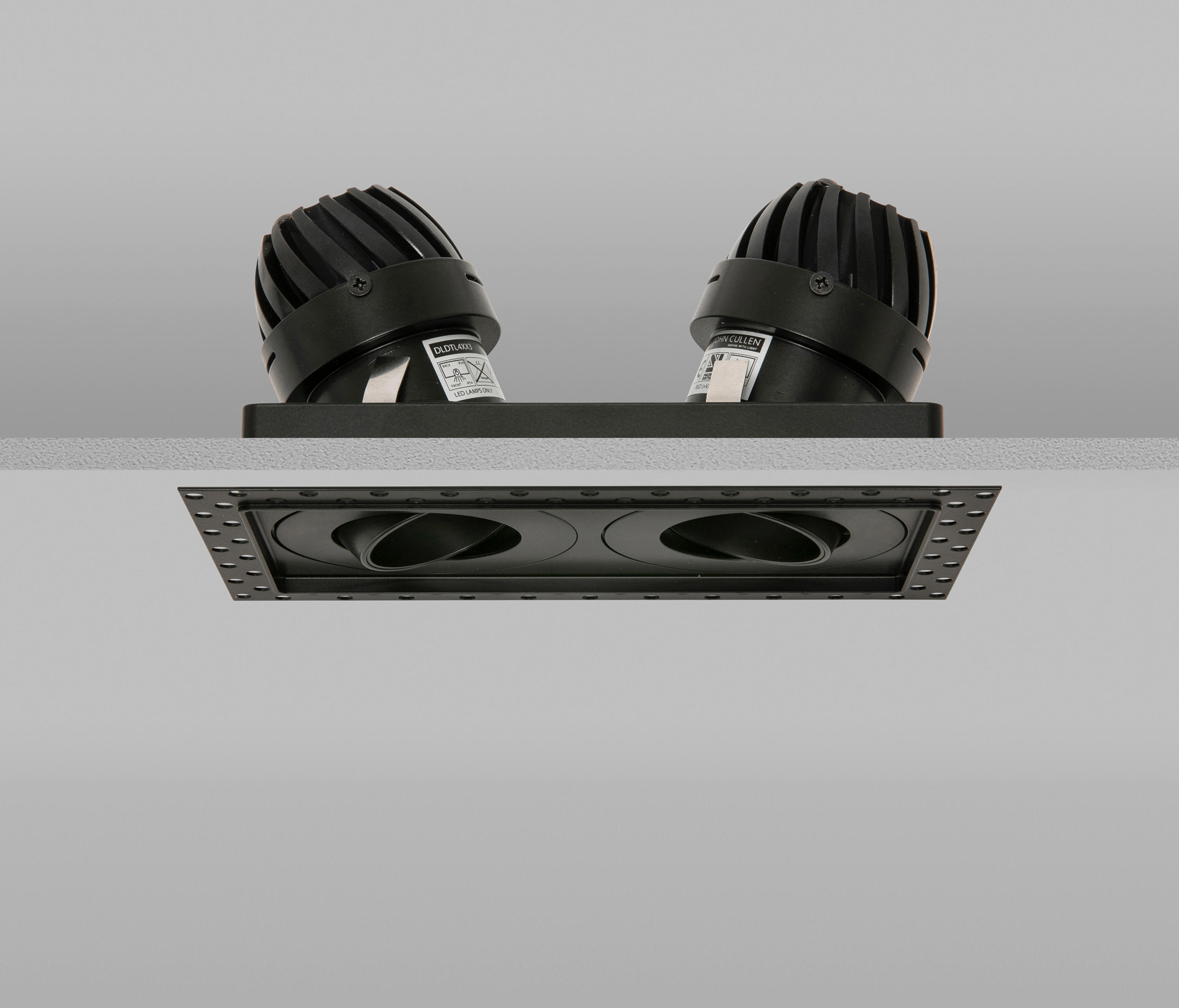Square Double Trimless 50 Black Narrow 2700K | Architonic