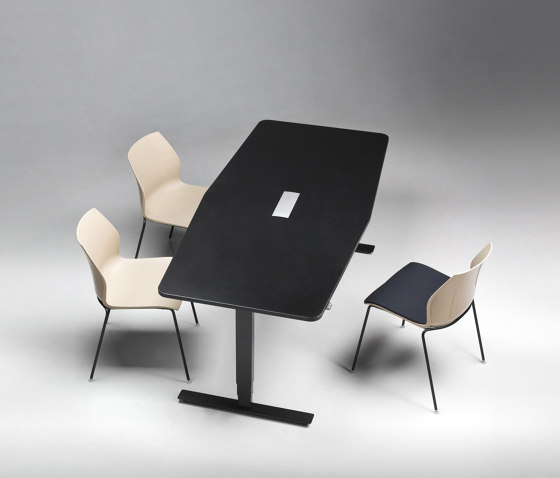 FORUM - Contract tables from Standard | Architonic