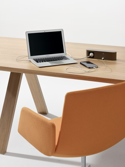 CROSS TABLE - Contract tables from Arper | Architonic