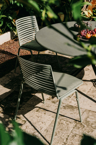 MOAI SQUARE TABLE - Dining tables from Fast | Architonic