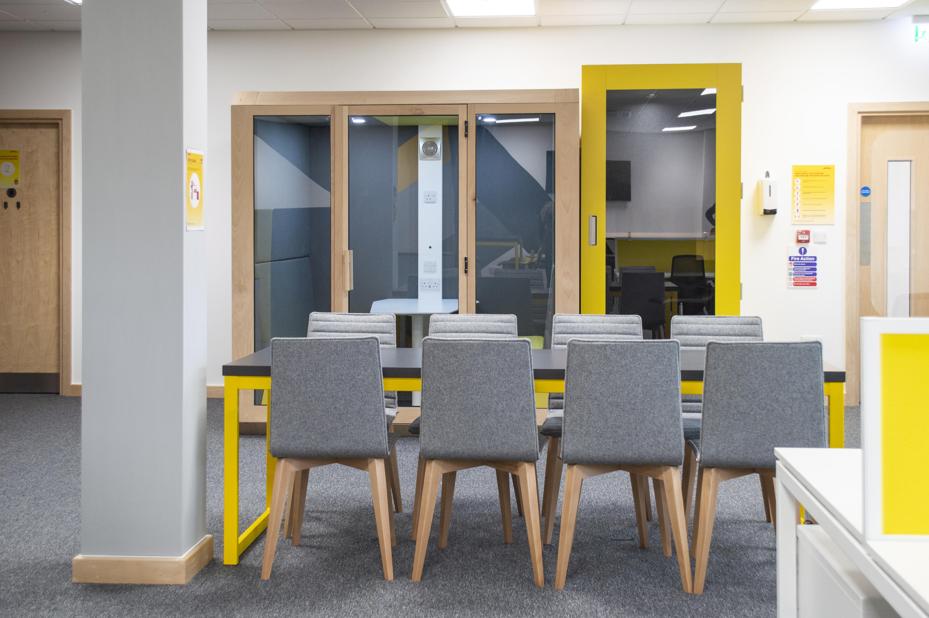 Part Enclosed Meeting Box | Architonic