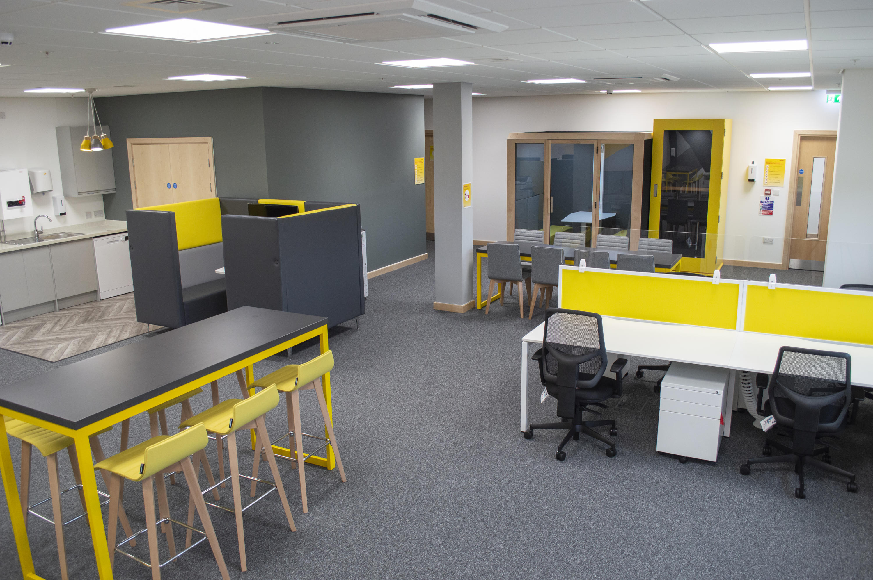 Part Enclosed Meeting Box | Architonic
