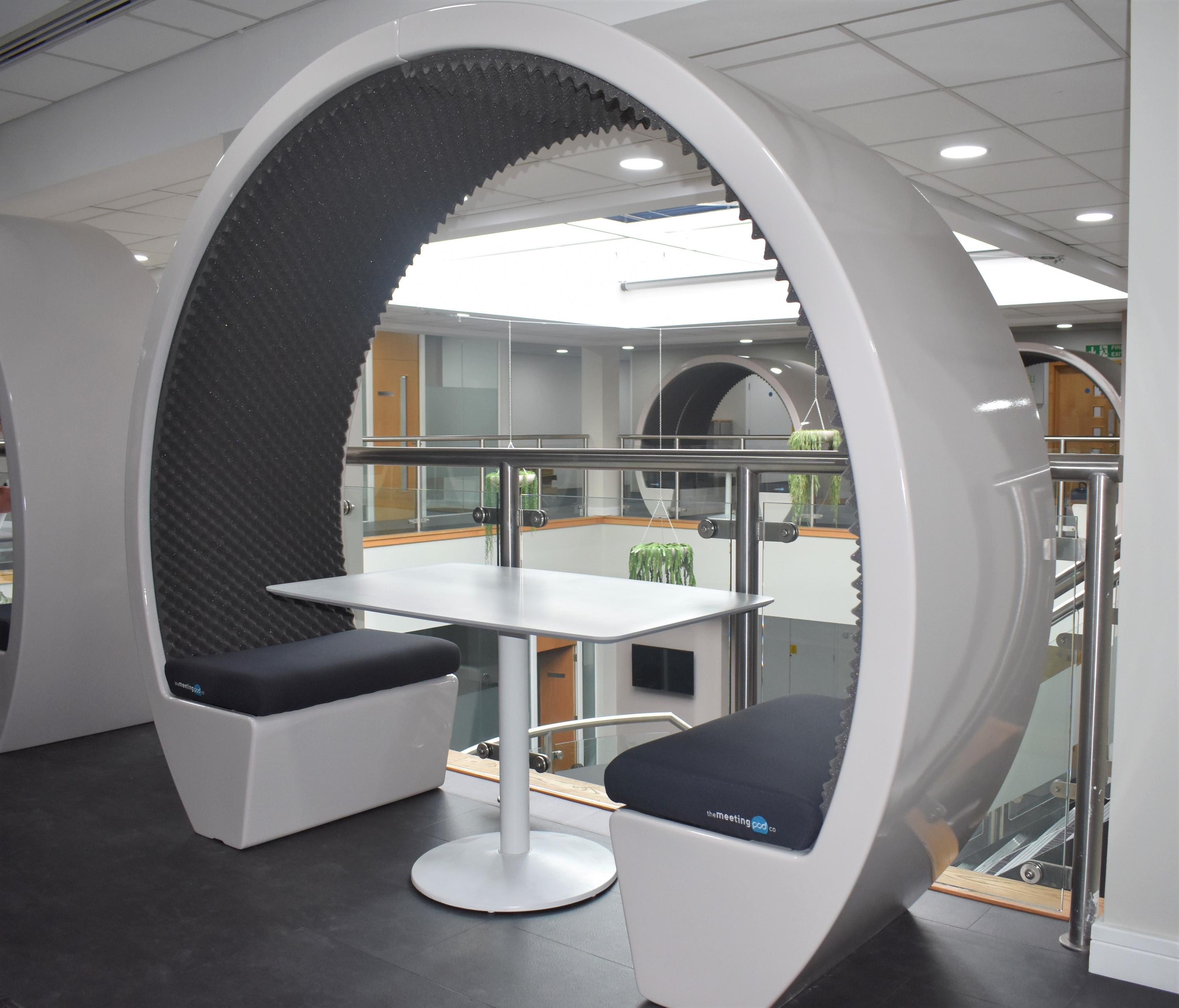 4 Person Fully Enclosed Meeting Pod with Glass Back Panel | Architonic