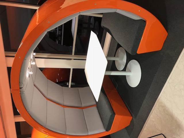 4 Person Fully Enclosed Meeting Pod with Glass Back Panel | Architonic