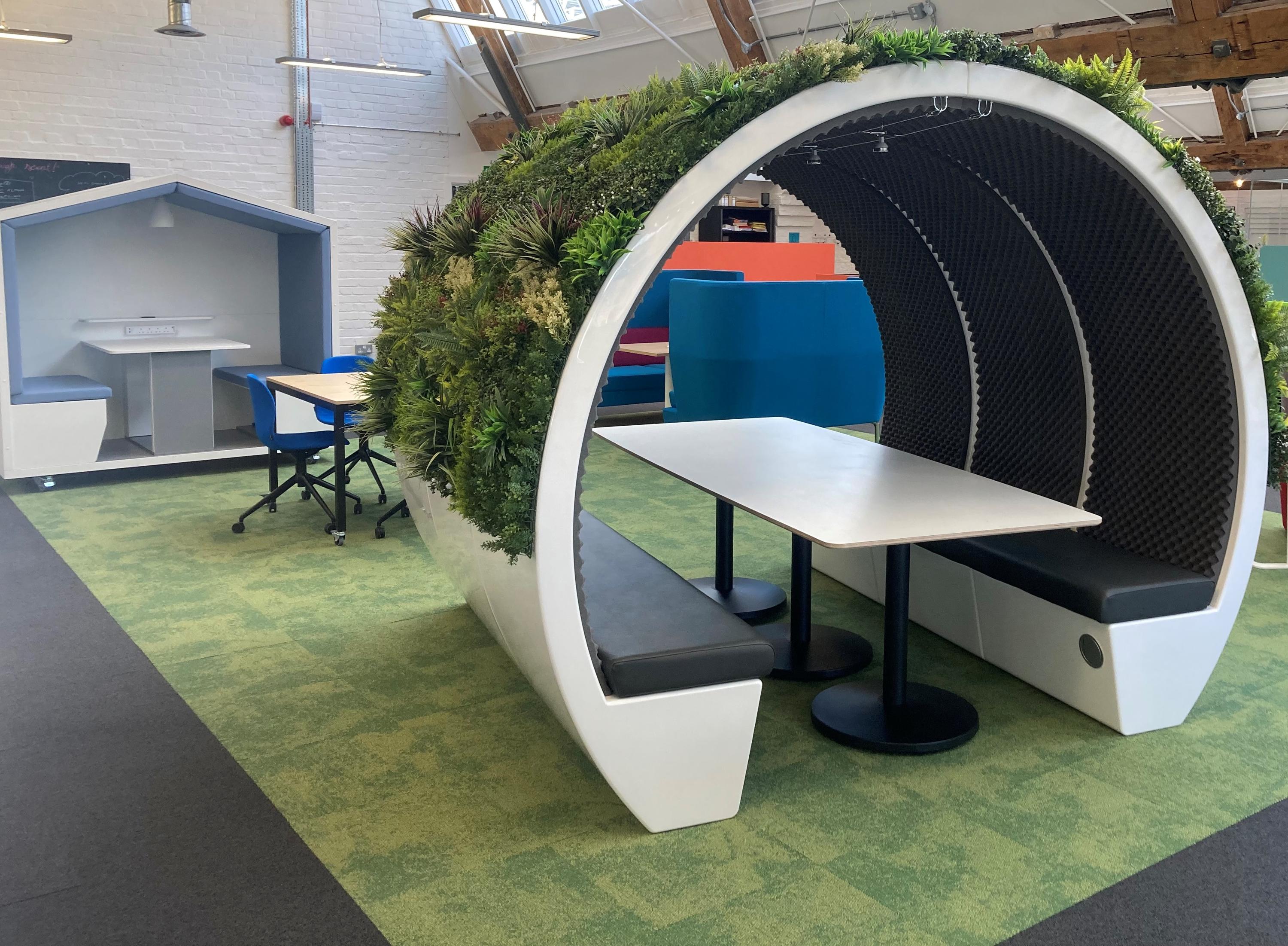 4 Person Fully Enclosed Meeting Pod with Glass Back Panel | Architonic