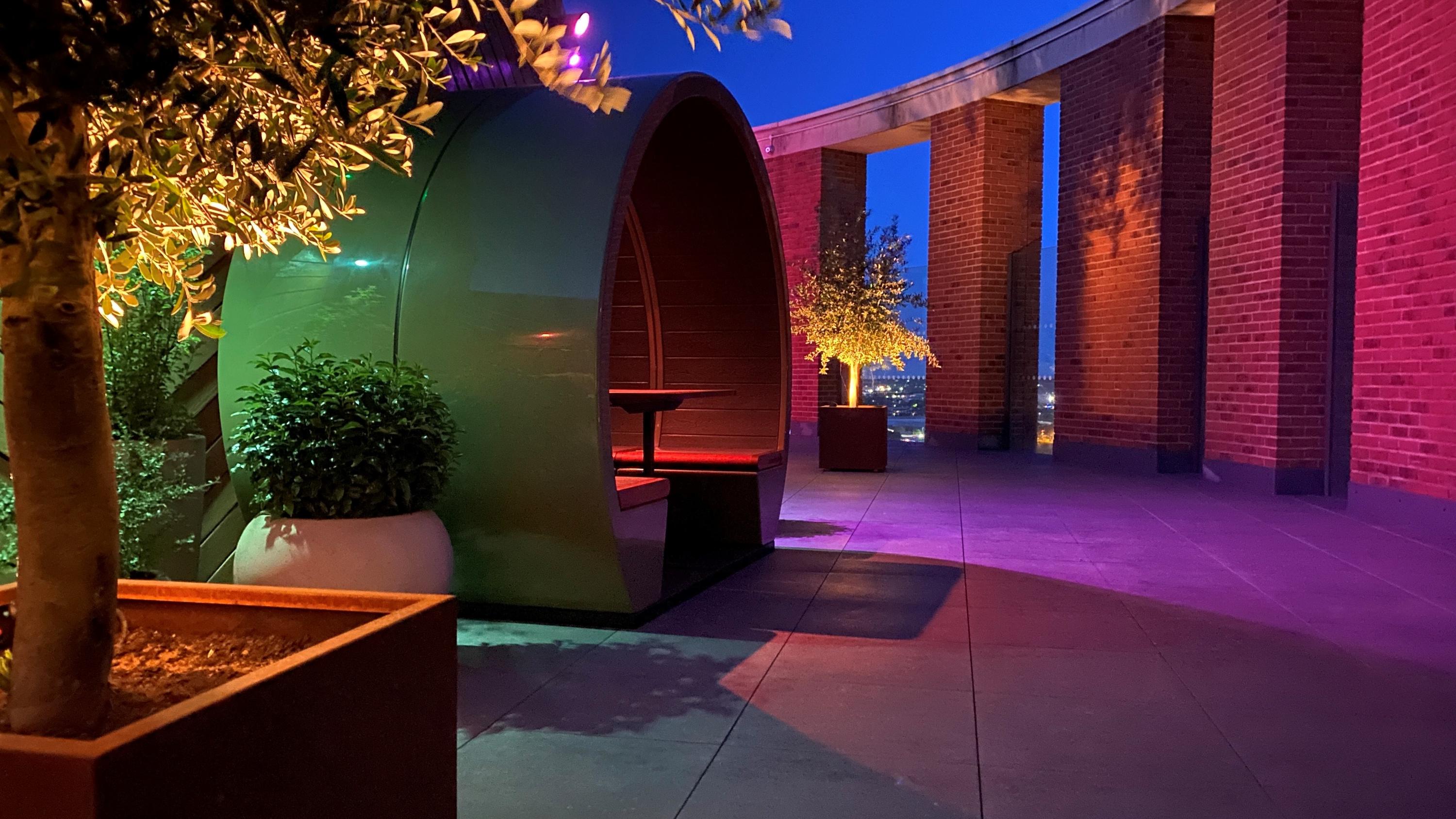 6 Person Fully Enclosed Outdoor Pod | Architonic