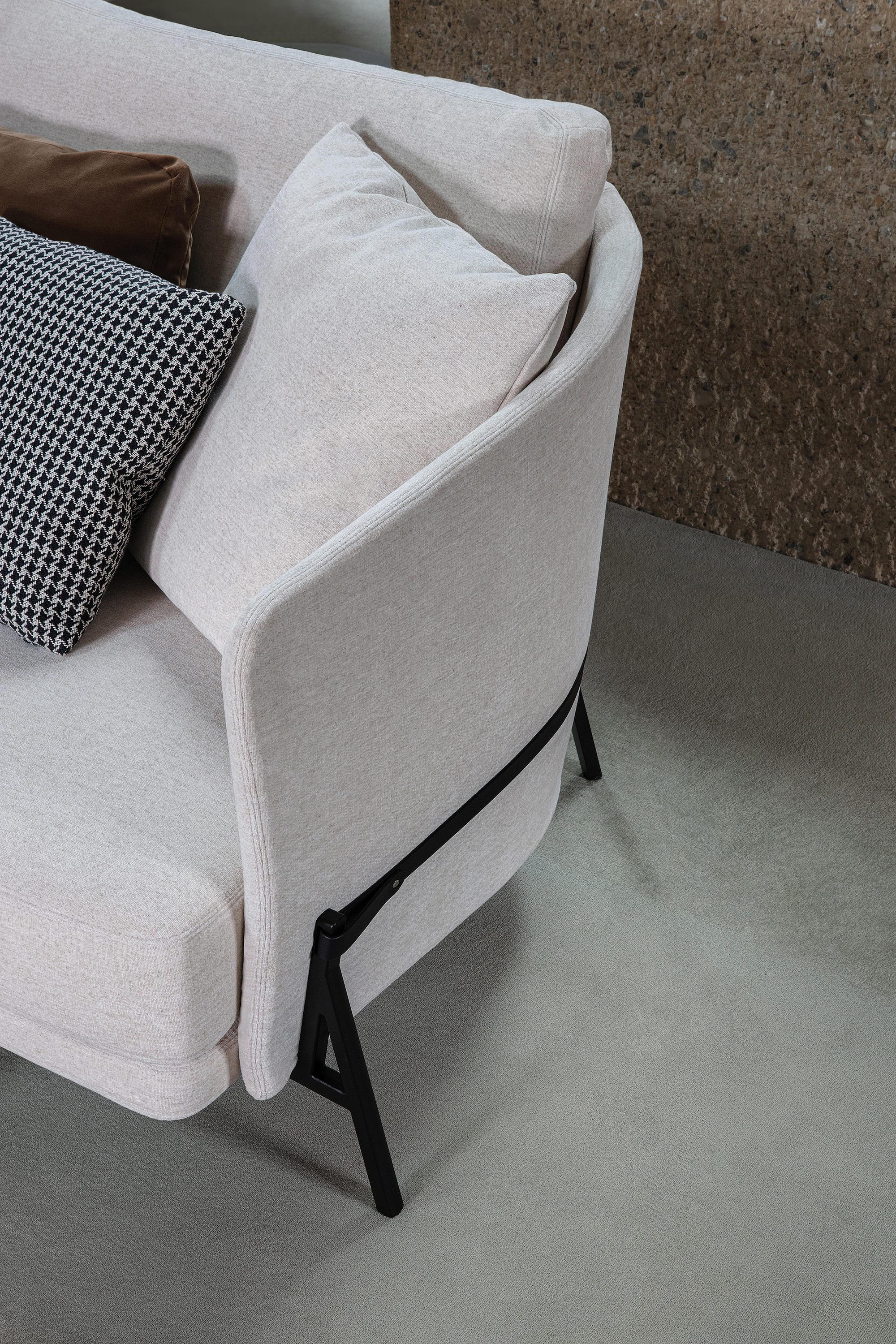 Deep Cradle Sofa & designer furniture | Architonic