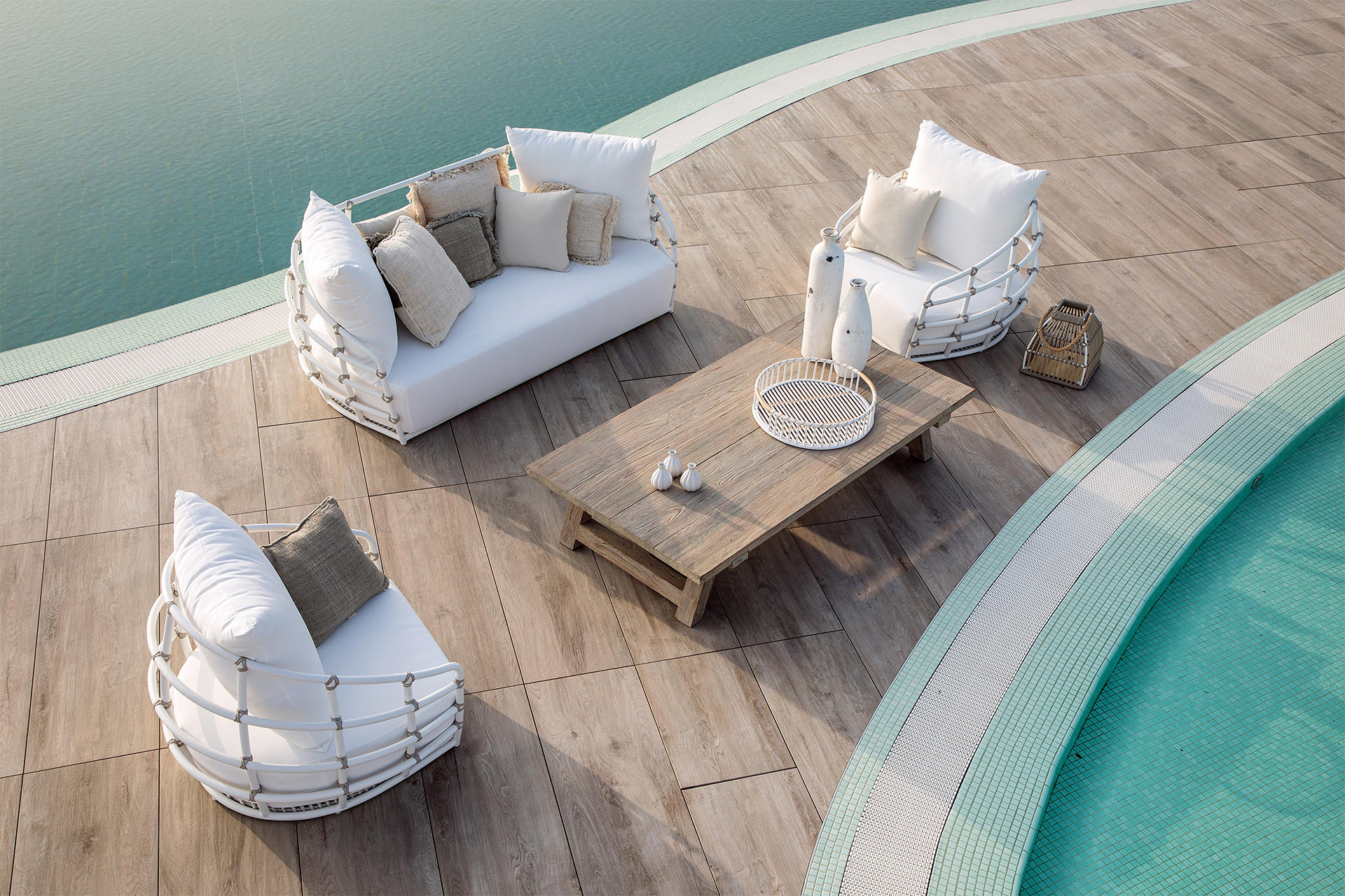 Manhattan Lounge Chair & designer furniture | Architonic