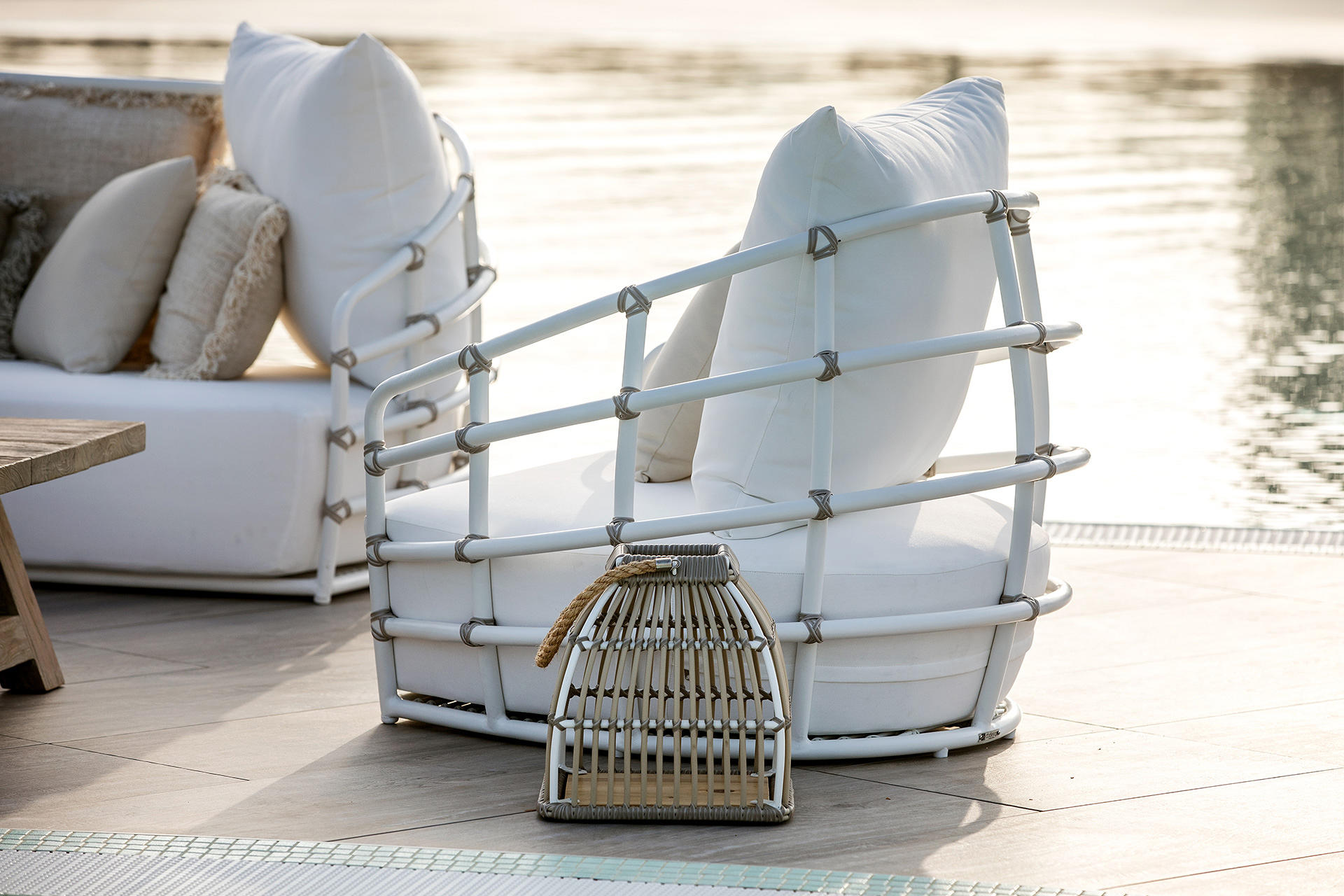 Manhattan Lounge Chair & designer furniture | Architonic