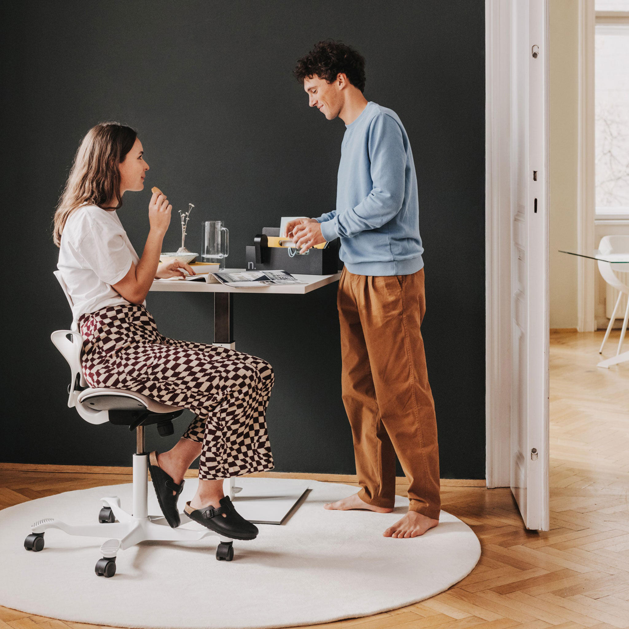 Move | Sit - Stand Work Table - Melamine Oak Vicenza | Architonic