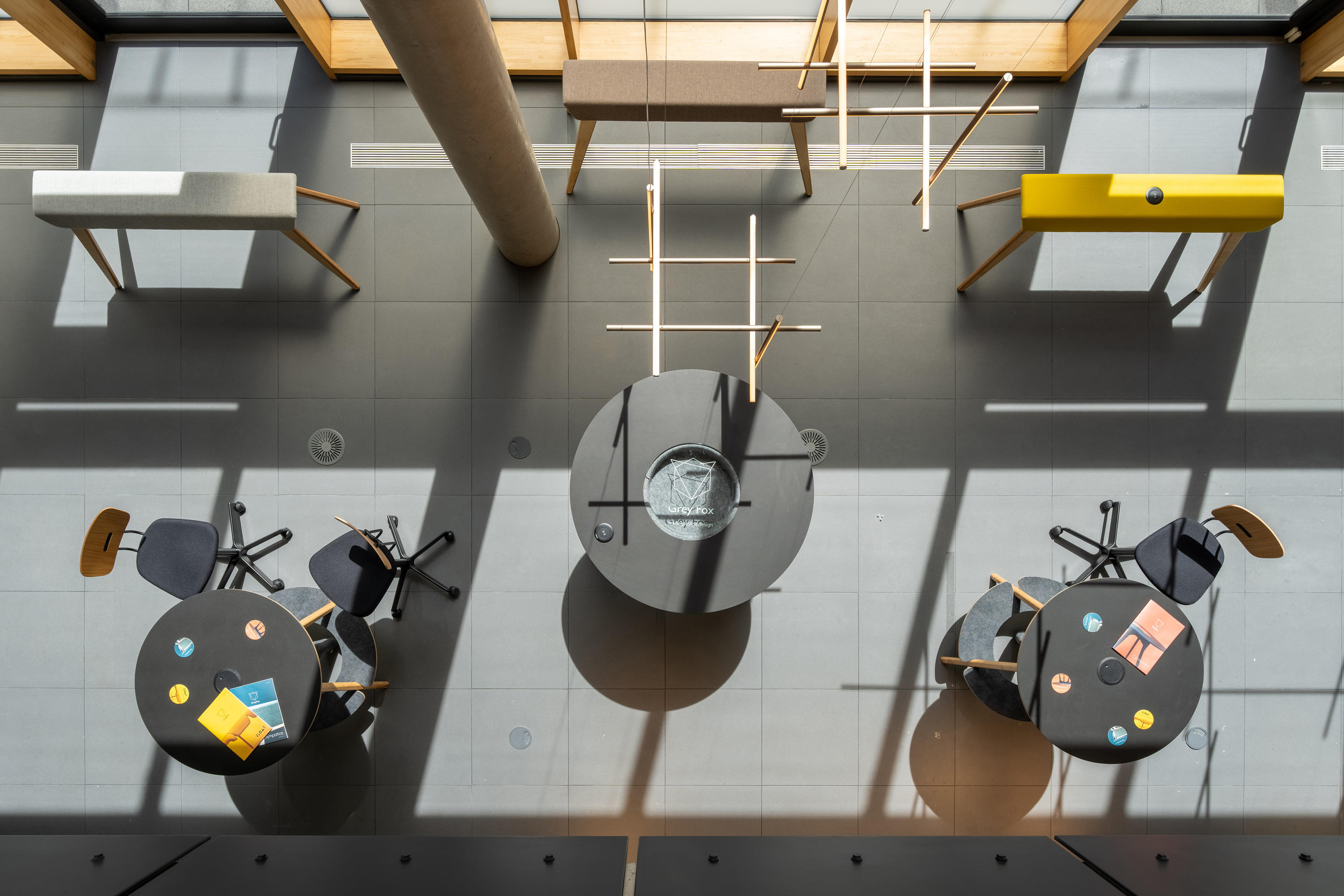 Grounded 24 | Ergonomic Collaborative Group Project Table with ...