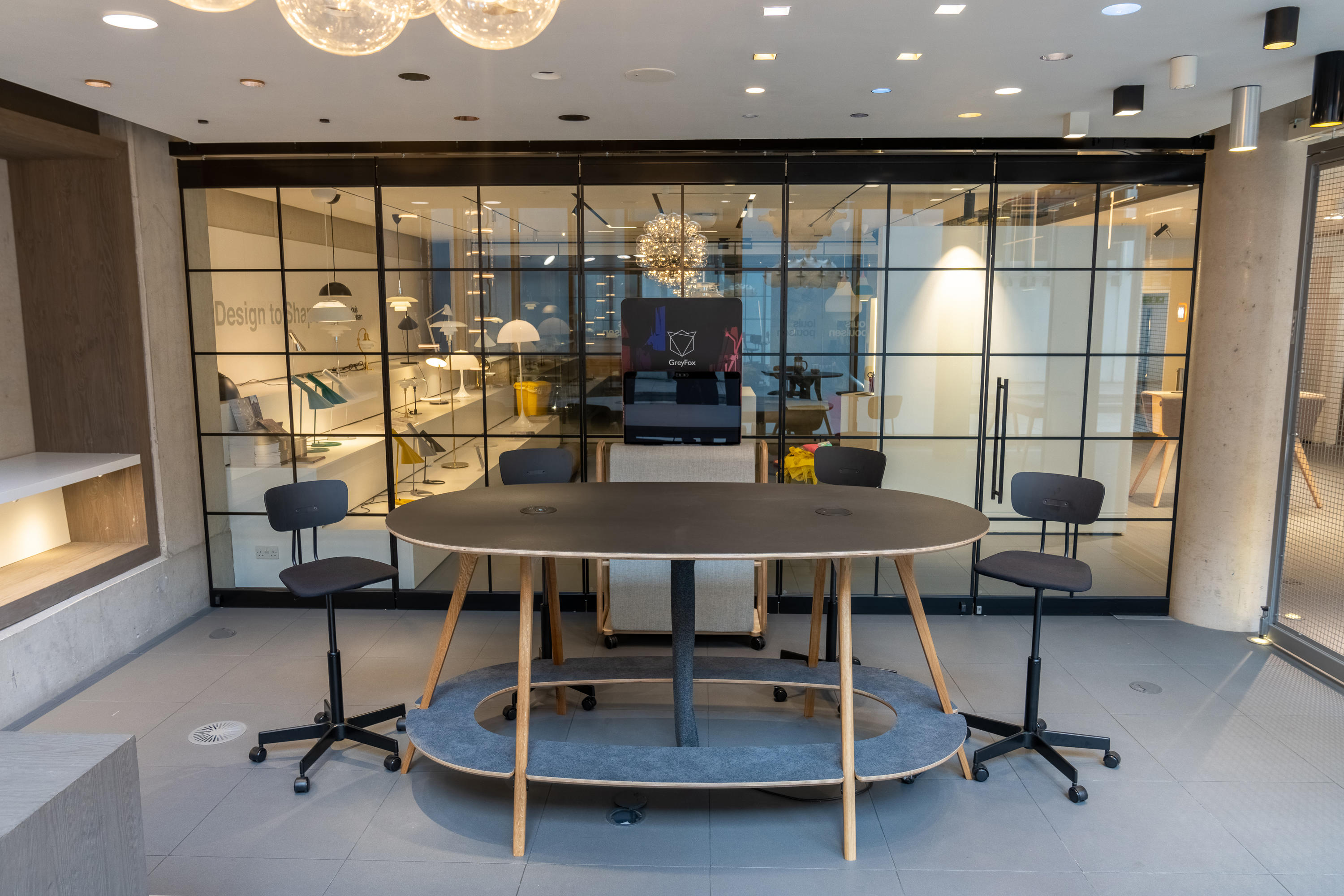 Grounded 24 | Ergonomic Collaborative Group Project Table with ...