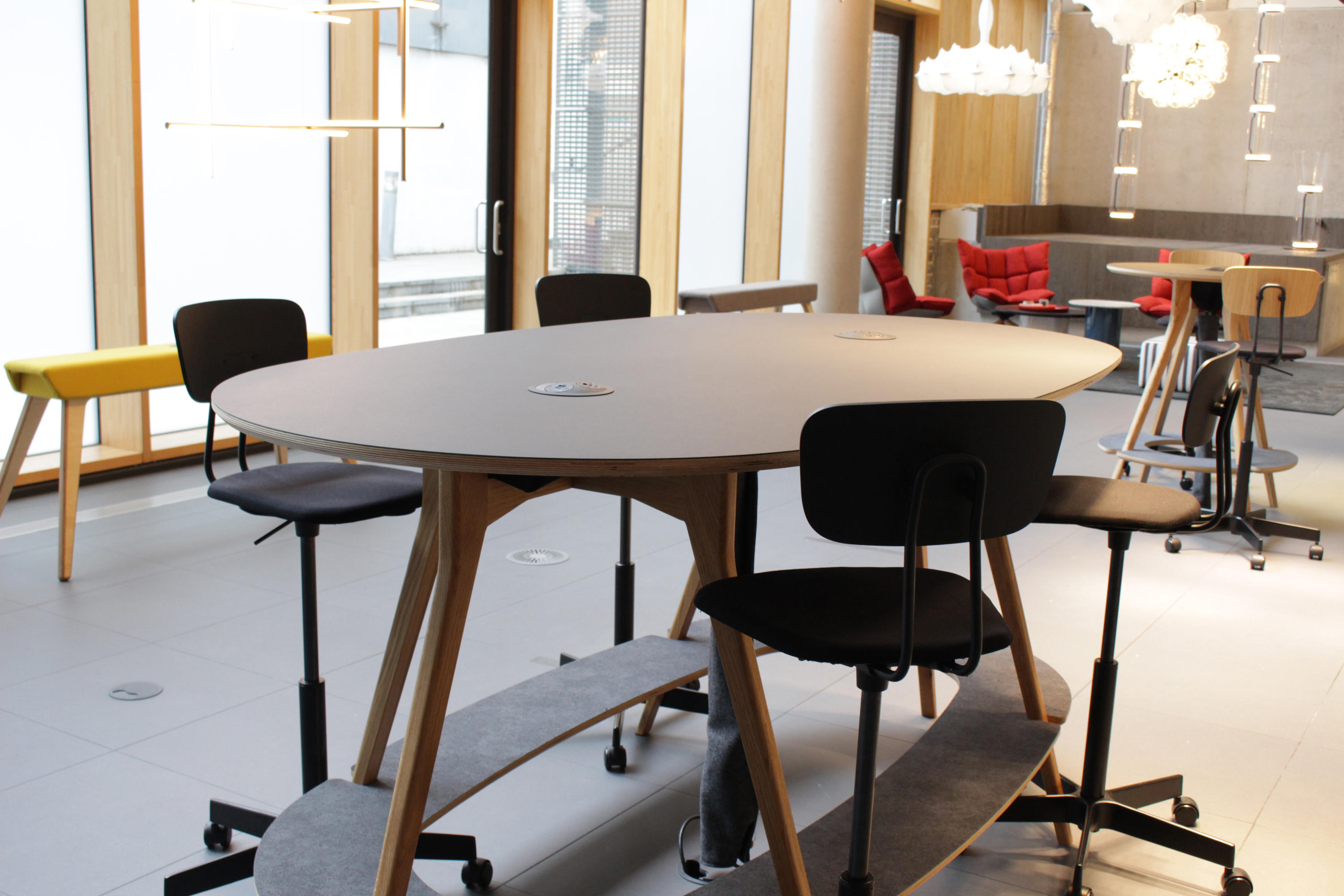 Grounded 9 | Ergonomic Collaborative Group Project Table with Footplate ...