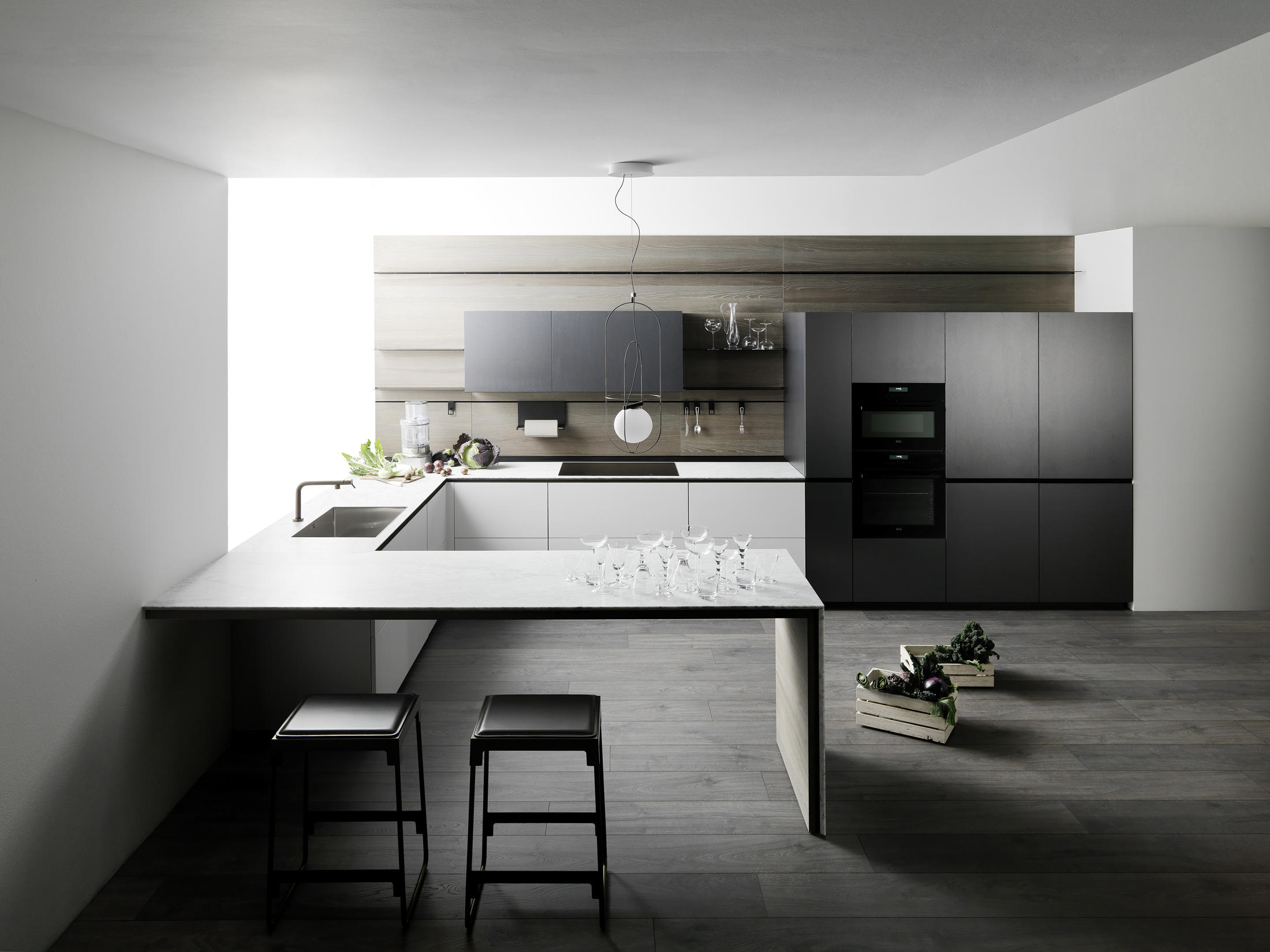 Forma Mentis | Laccato Opaco Bianco Ghiaccio | Architonic