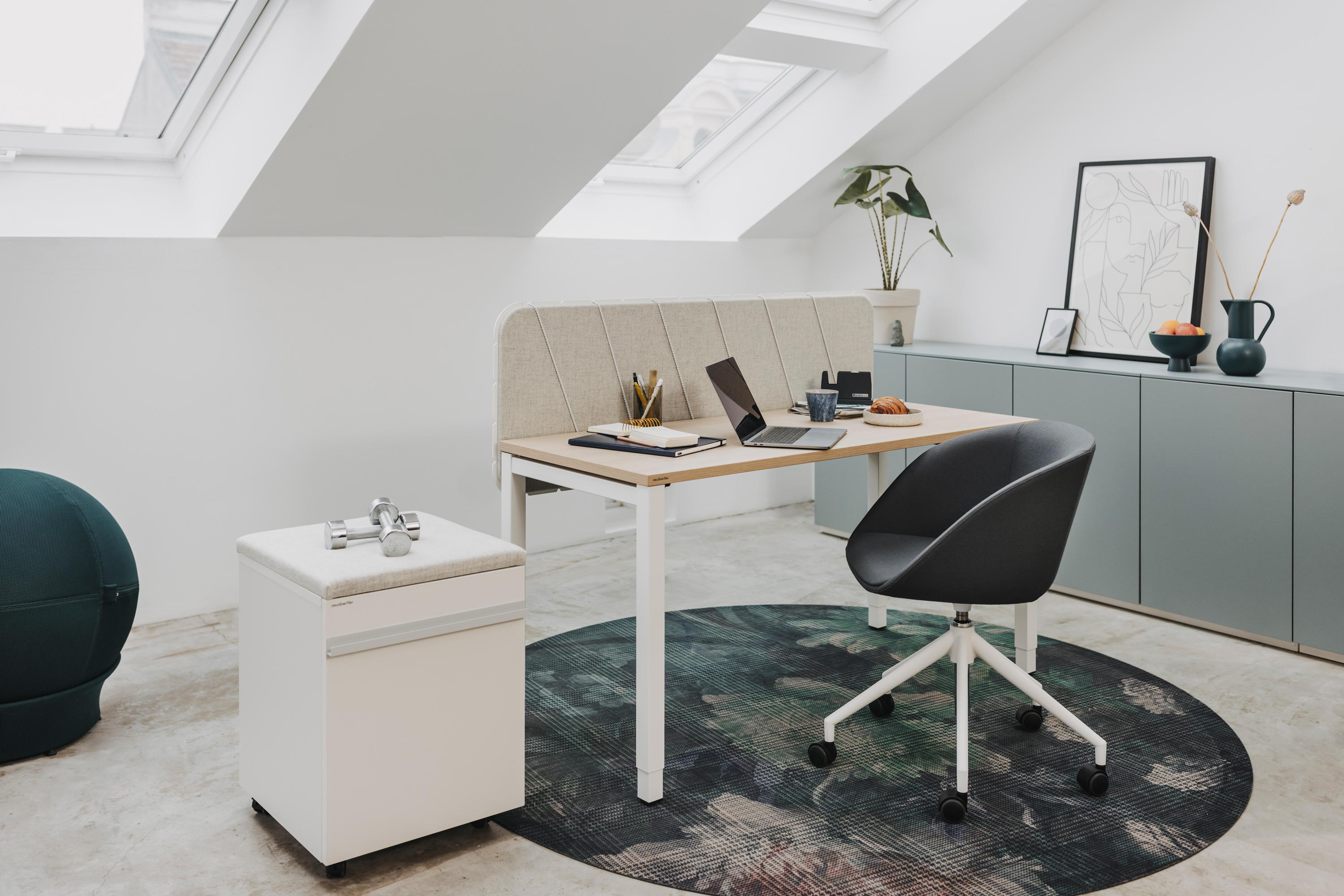 Motion | Discussion and Conference Tables | Architonic