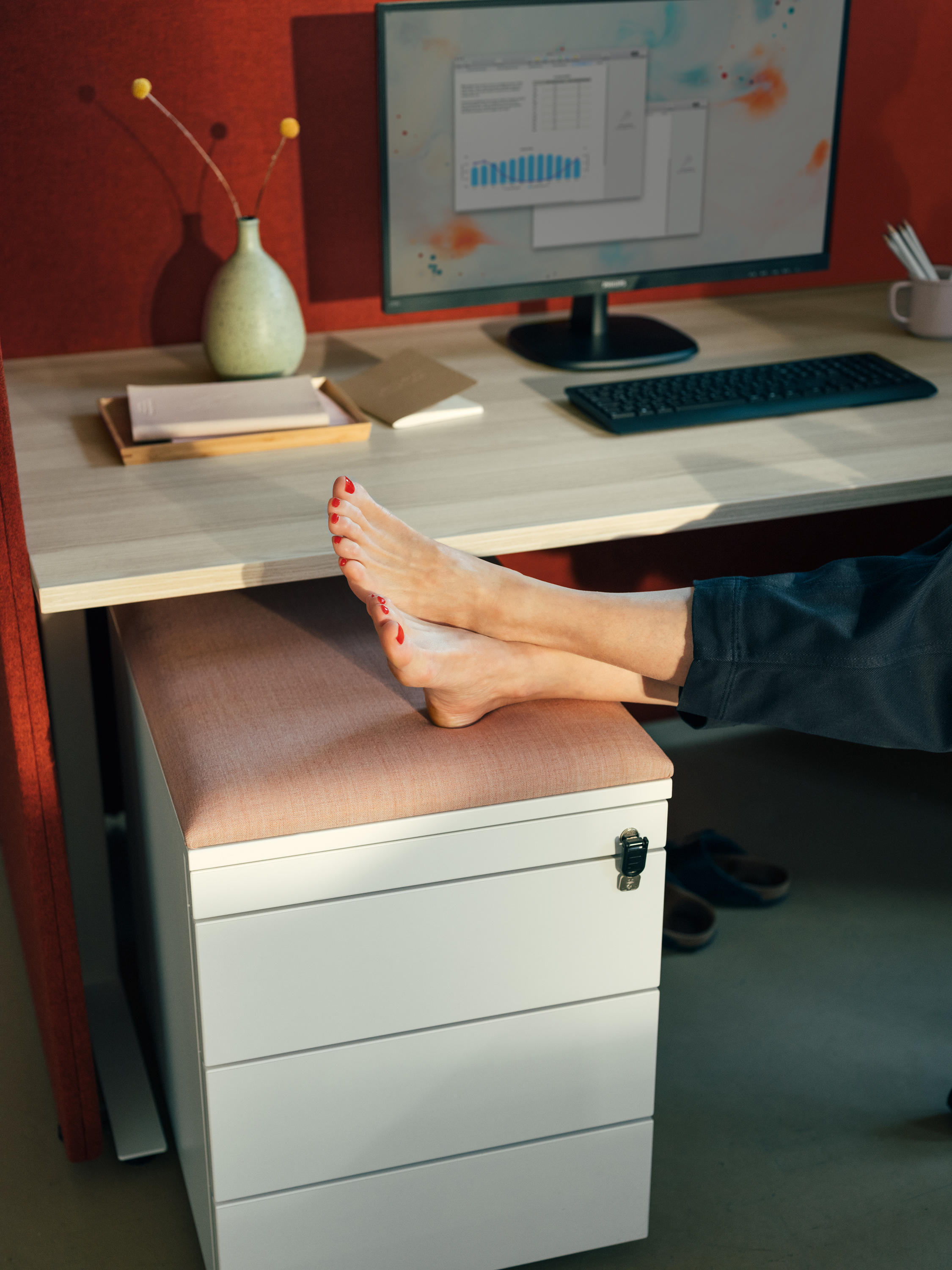 Motion | Discussion and Conference Tables | Architonic