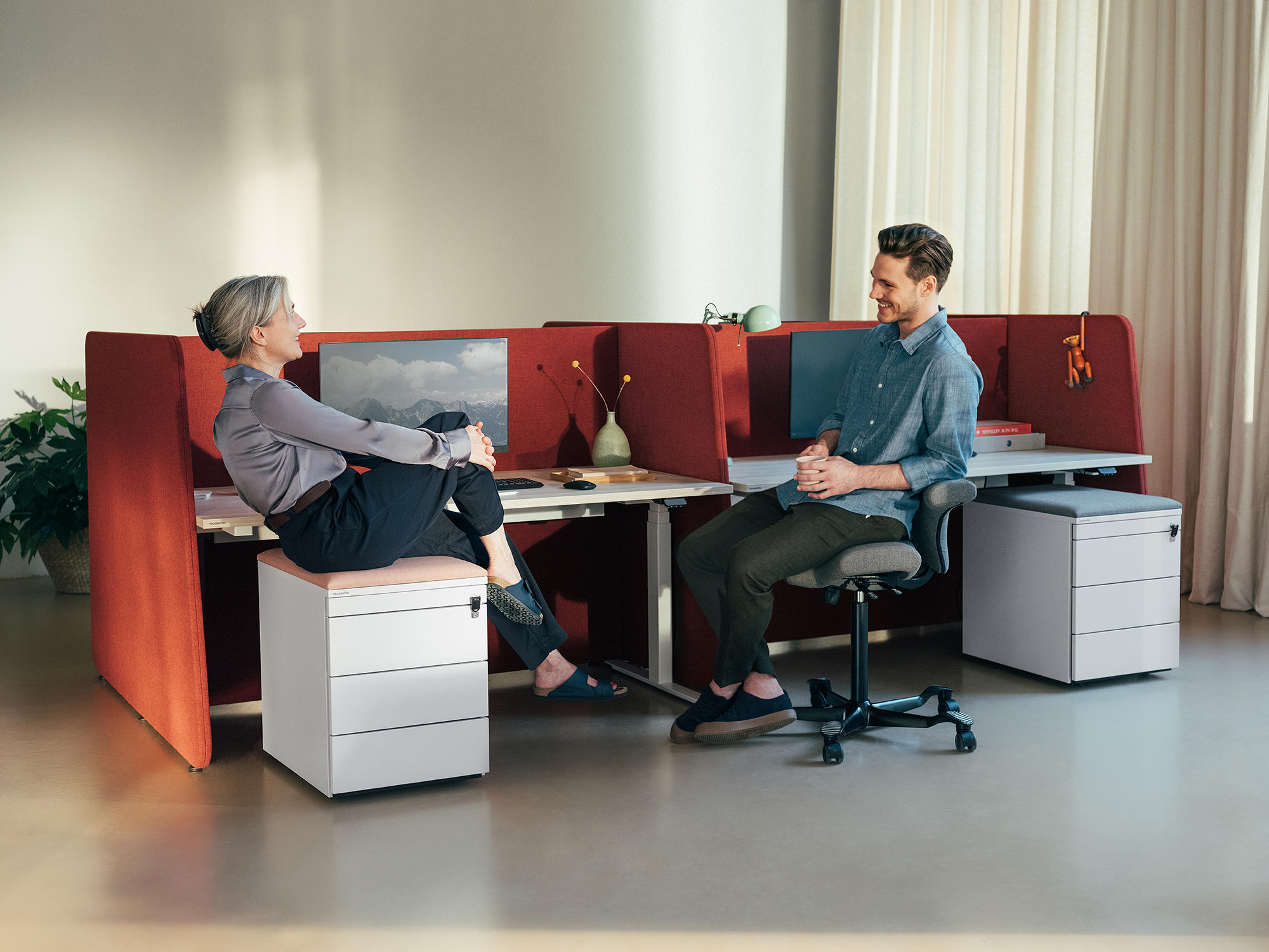 Motion | Discussion and Conference Tables | Architonic