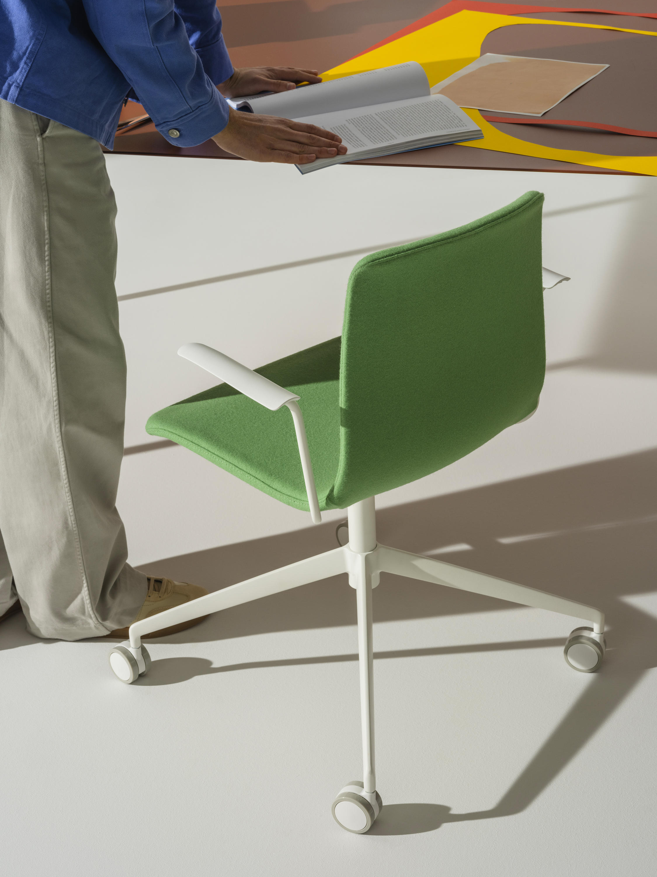 Aava 02 Bar Stool – 4 wood legs | Architonic