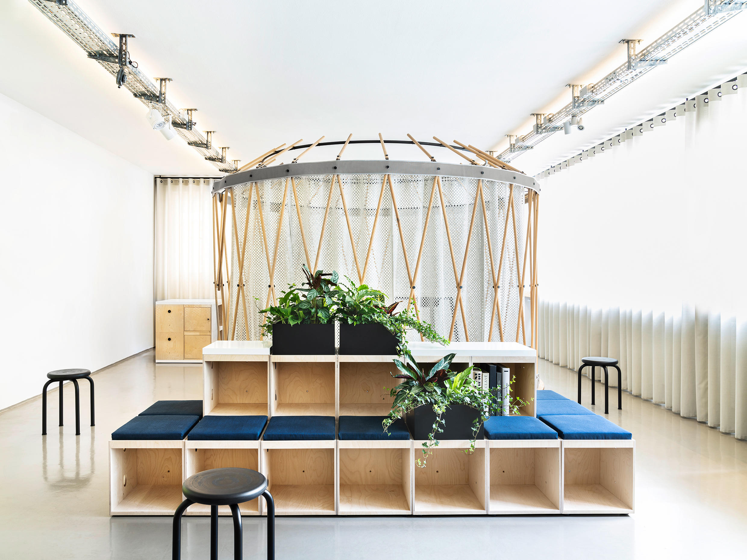 STUDIO BOX - Poufs from UnternehmenForm | Architonic
