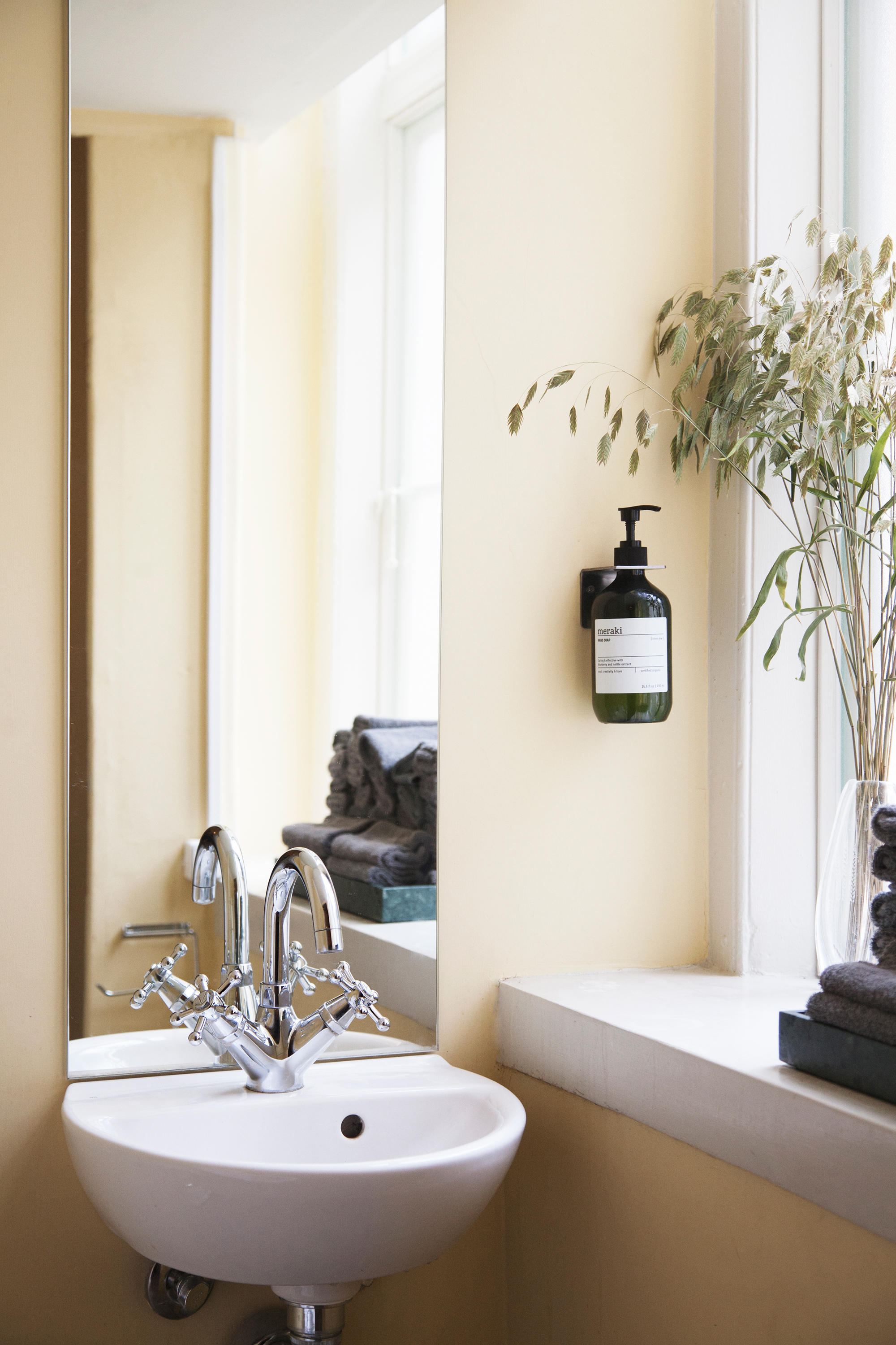 Christiansborg built-in Faucet with swivel spout S200mm | Architonic