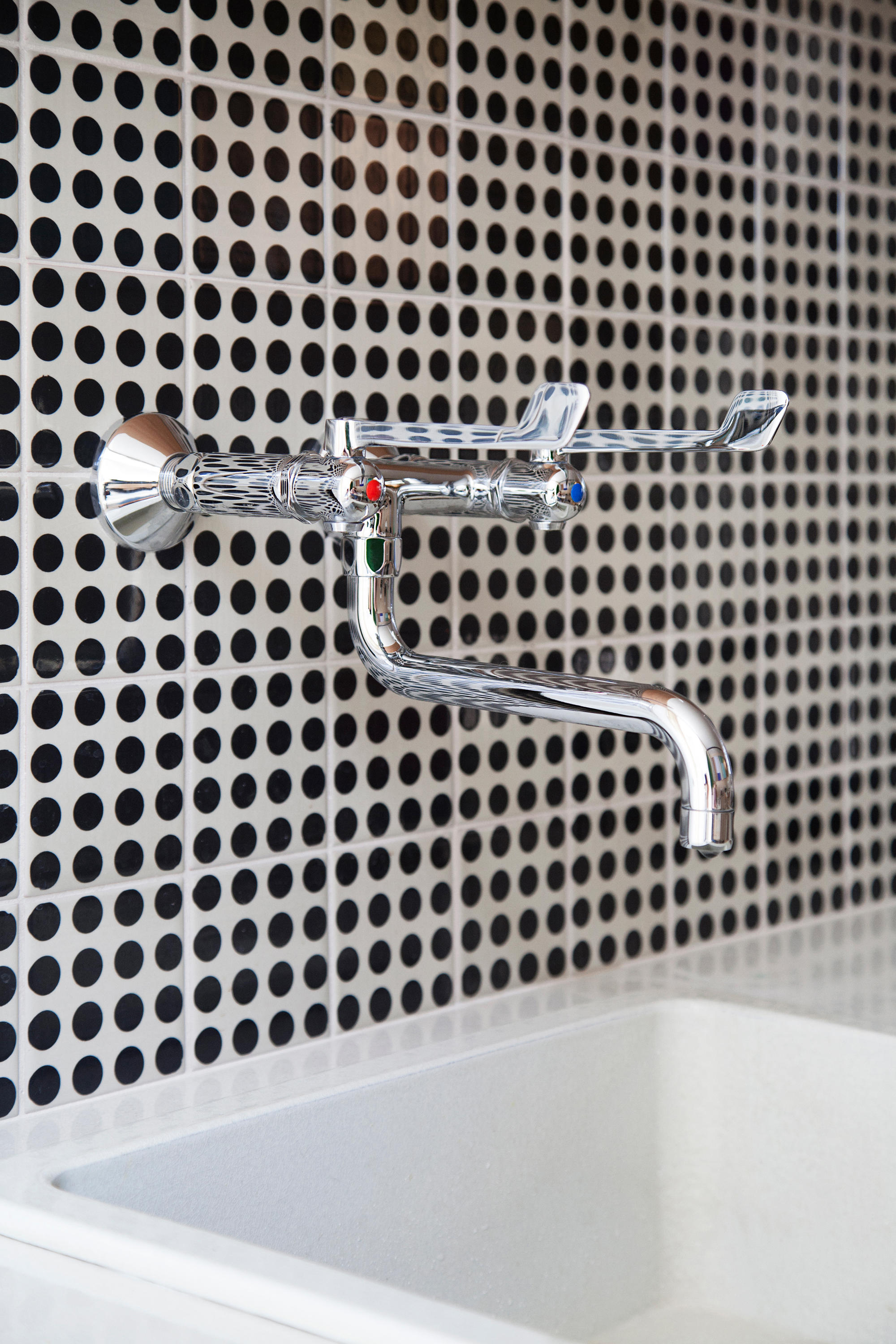 SP Elbow faucet on standpipes with swivel spout s200 mm | Architonic