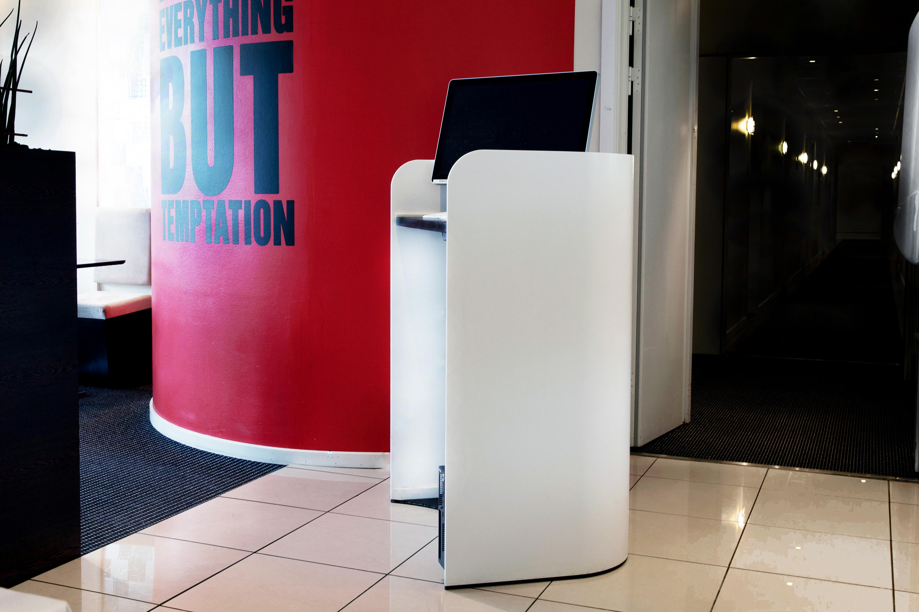 Grape LECTERN 2 - Podium Corian® | Architonic