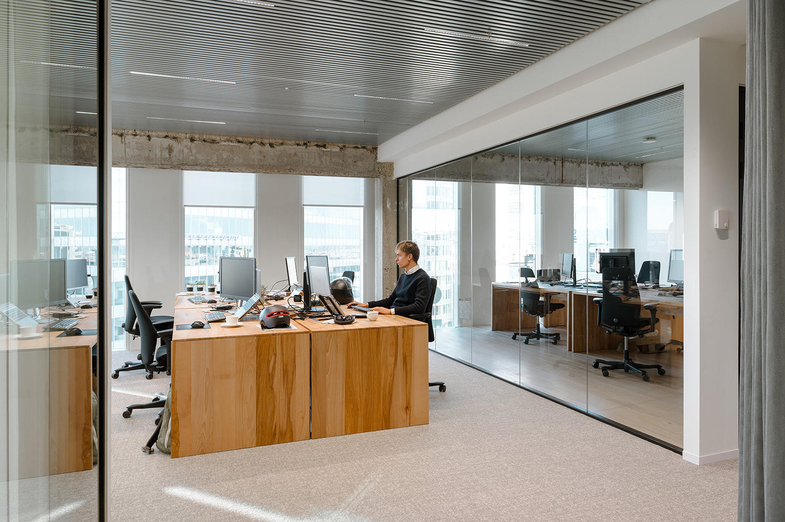 Single Glaze Glass Walls - 1/2" laminated glass | Architonic
