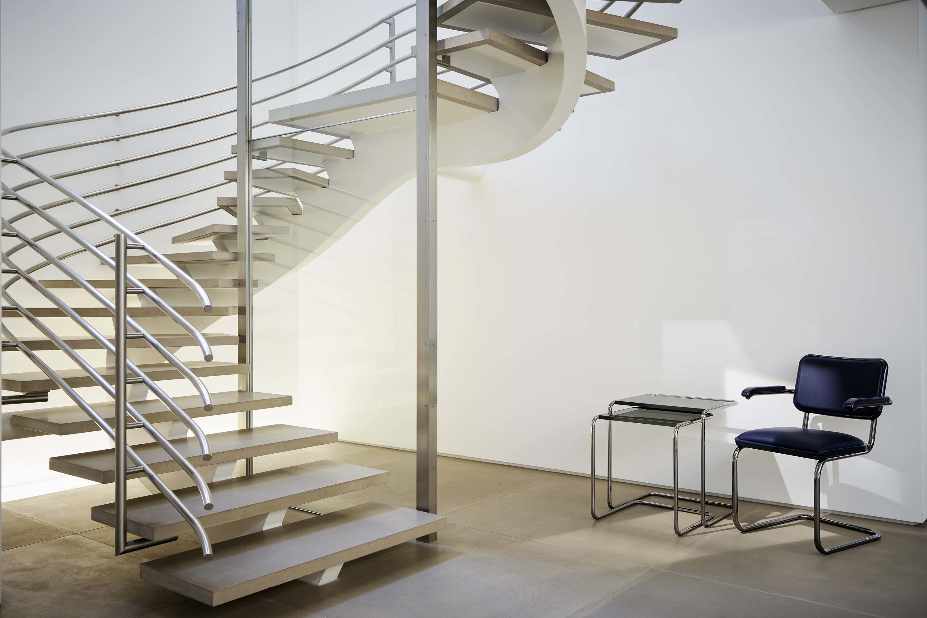 B 97 Set Serious 04 And Designer Furniture Architonic