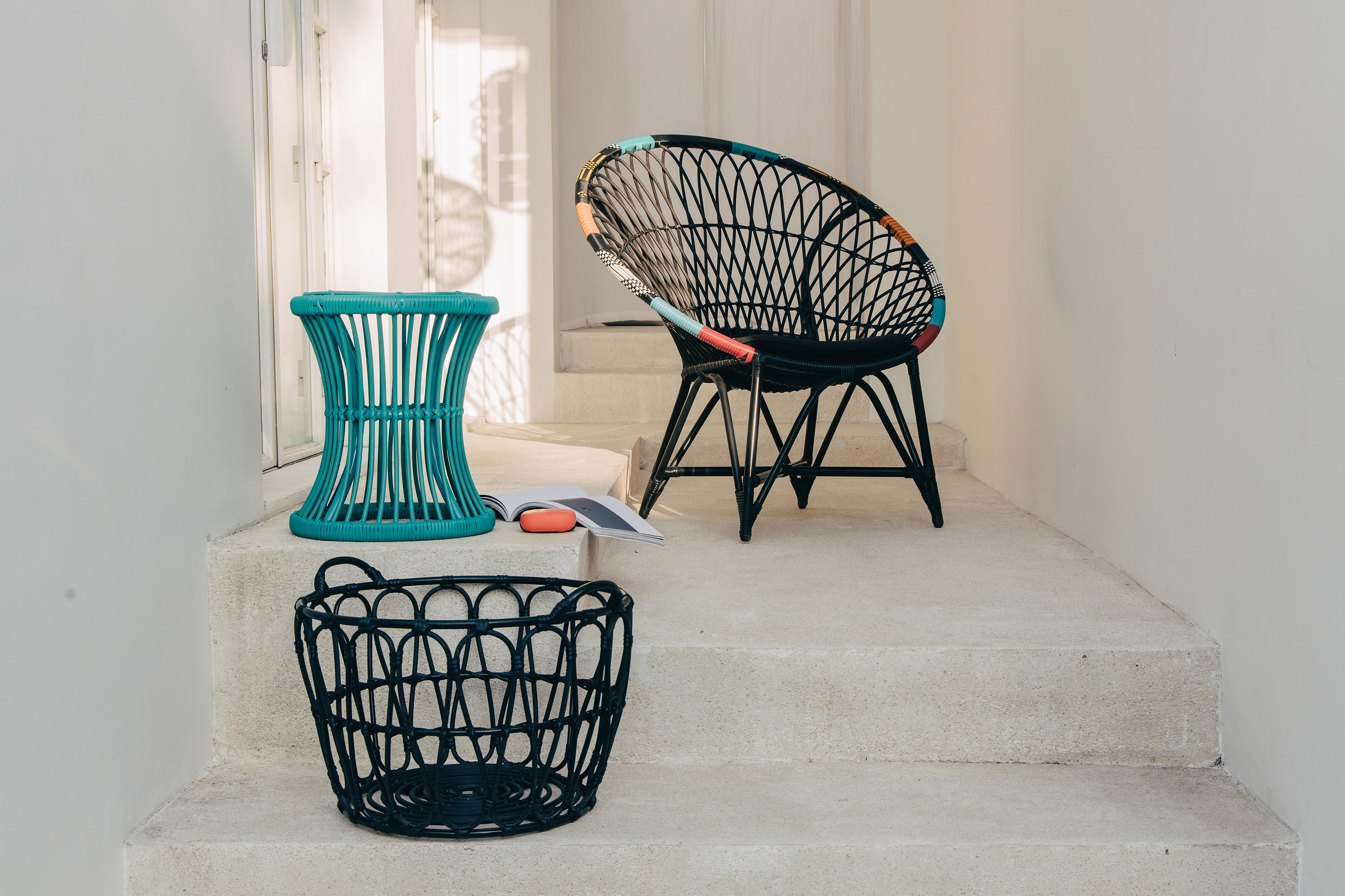 Bizarre Curve Side Table | Architonic