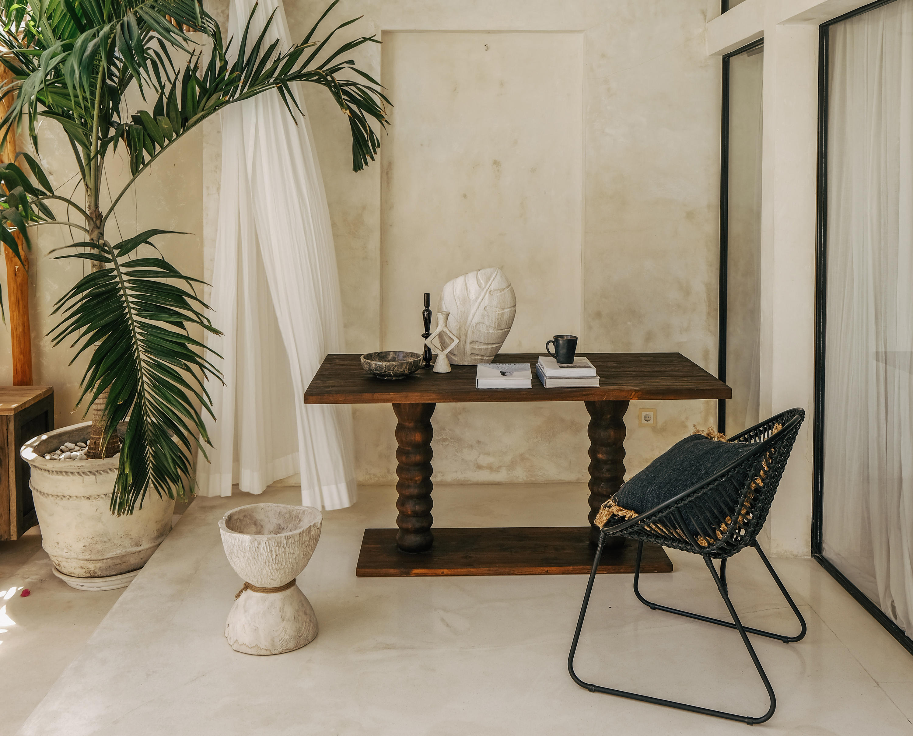 Entasi Round Table & designer furniture | Architonic