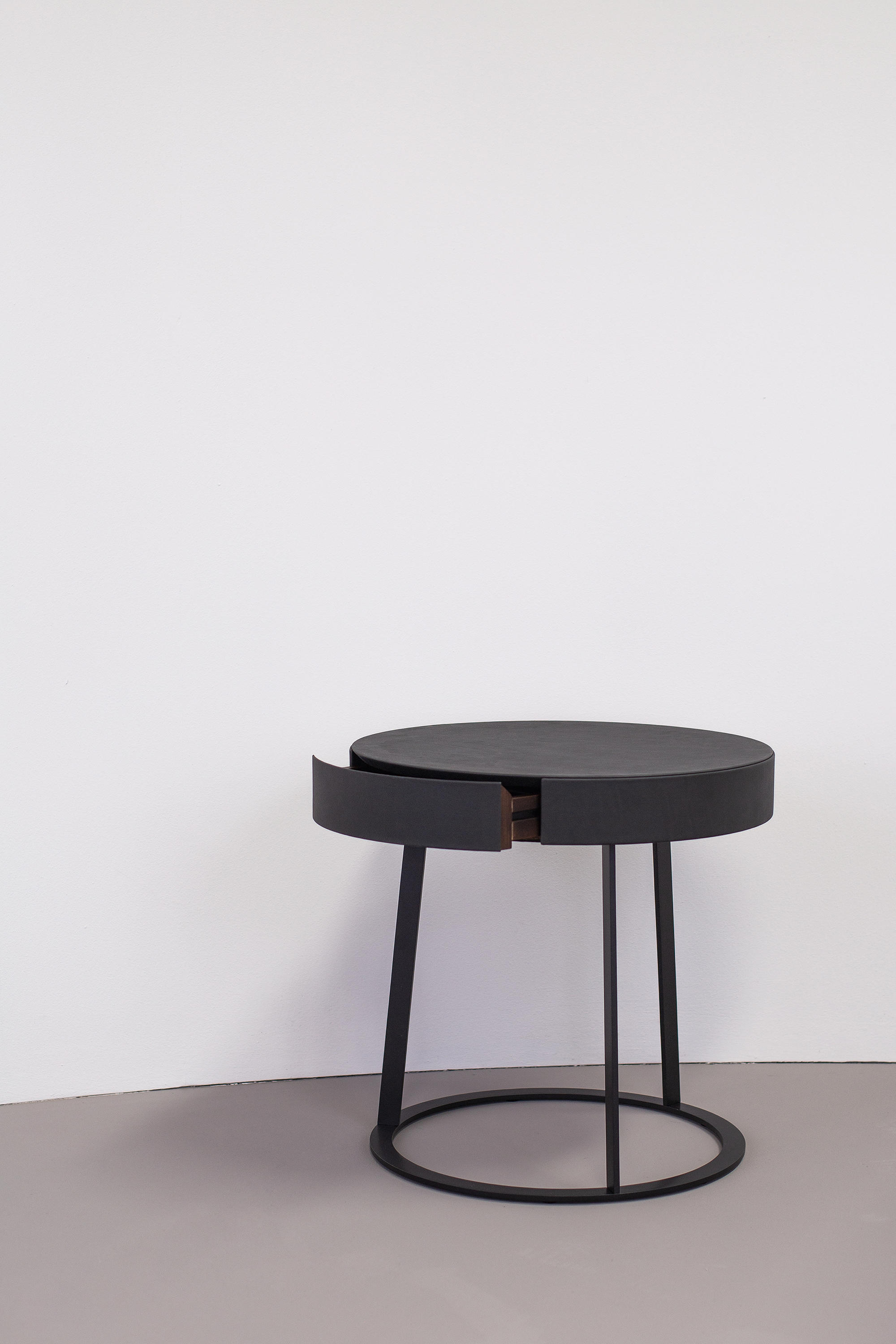 JULES DE NUIT Night Table | Architonic