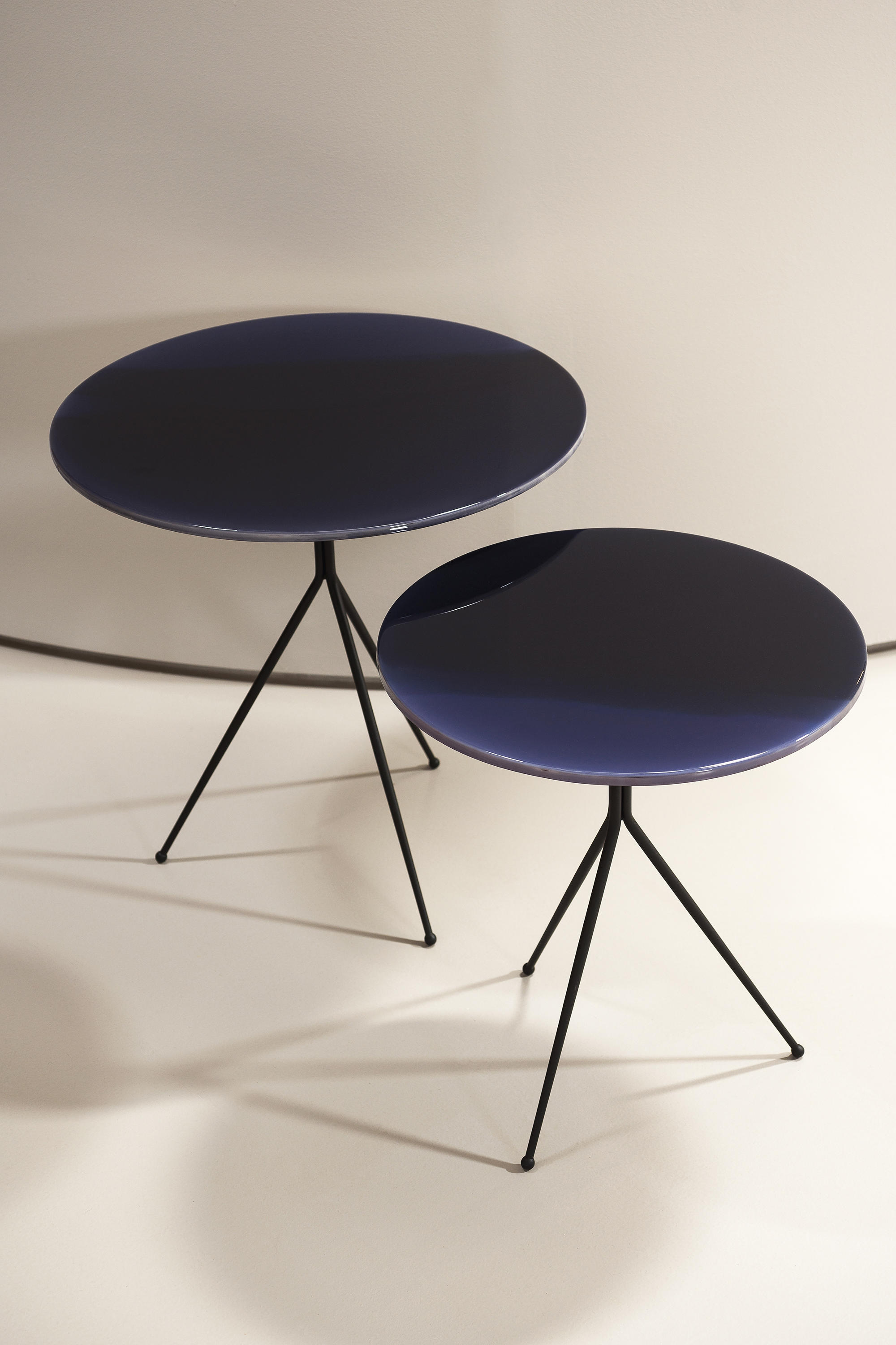 LIQUID COFFEE Small table | Architonic
