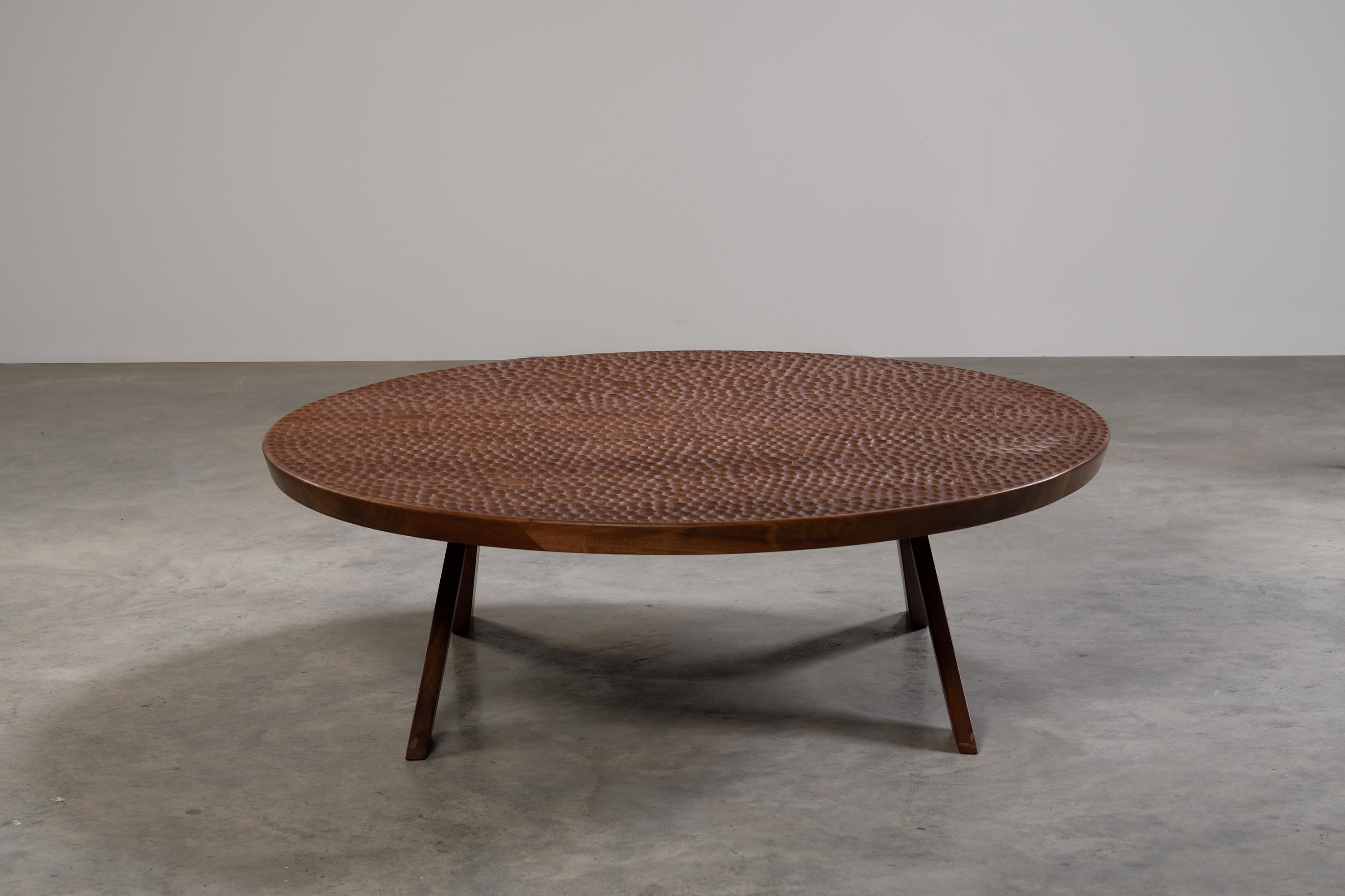 Touch Table with bronze legs | Architonic