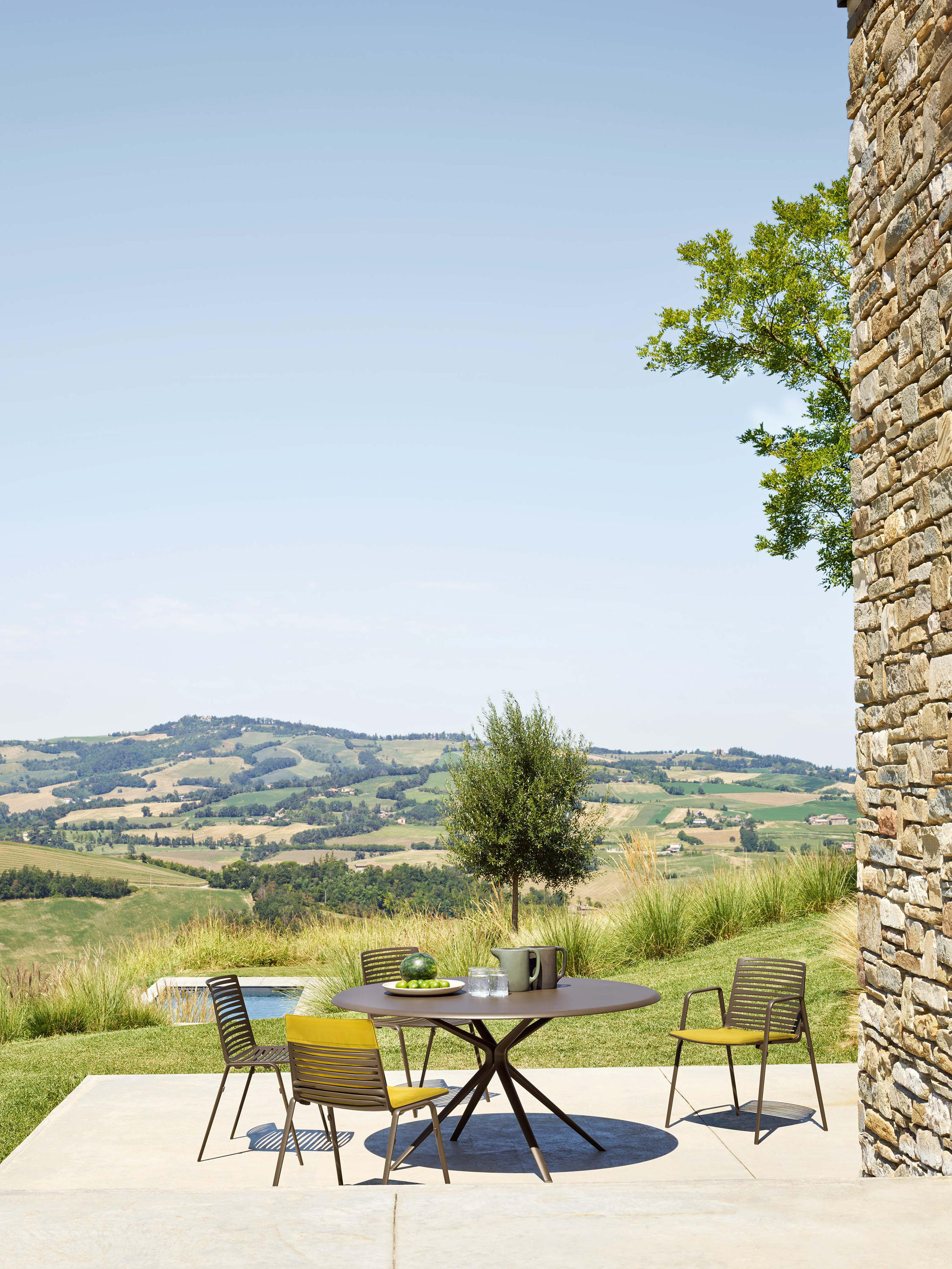 MOAI SQUARE TABLE - Dining tables from Fast | Architonic