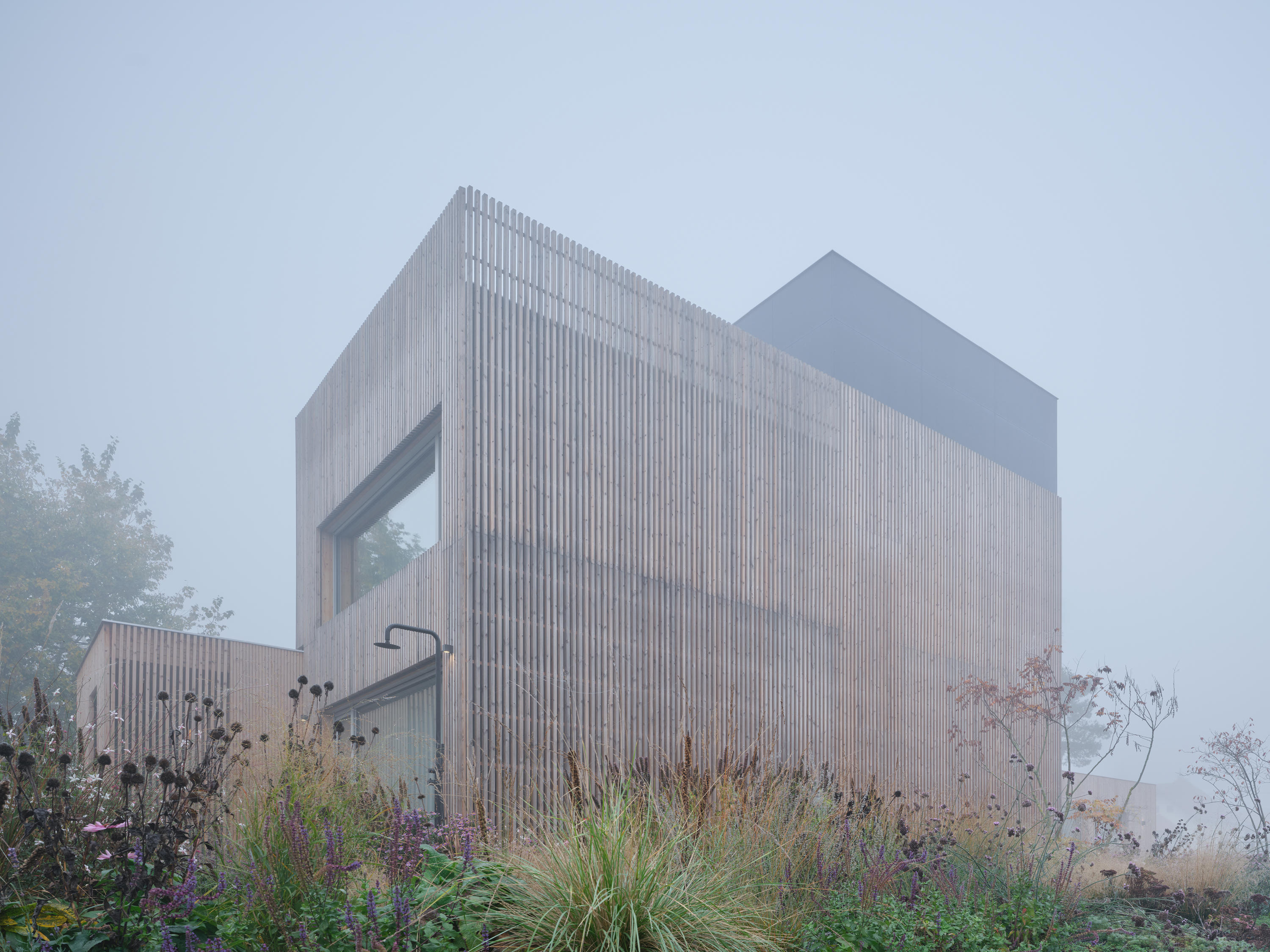 Family and Company Headquarters Eko modular by Eko modular | Detached ...