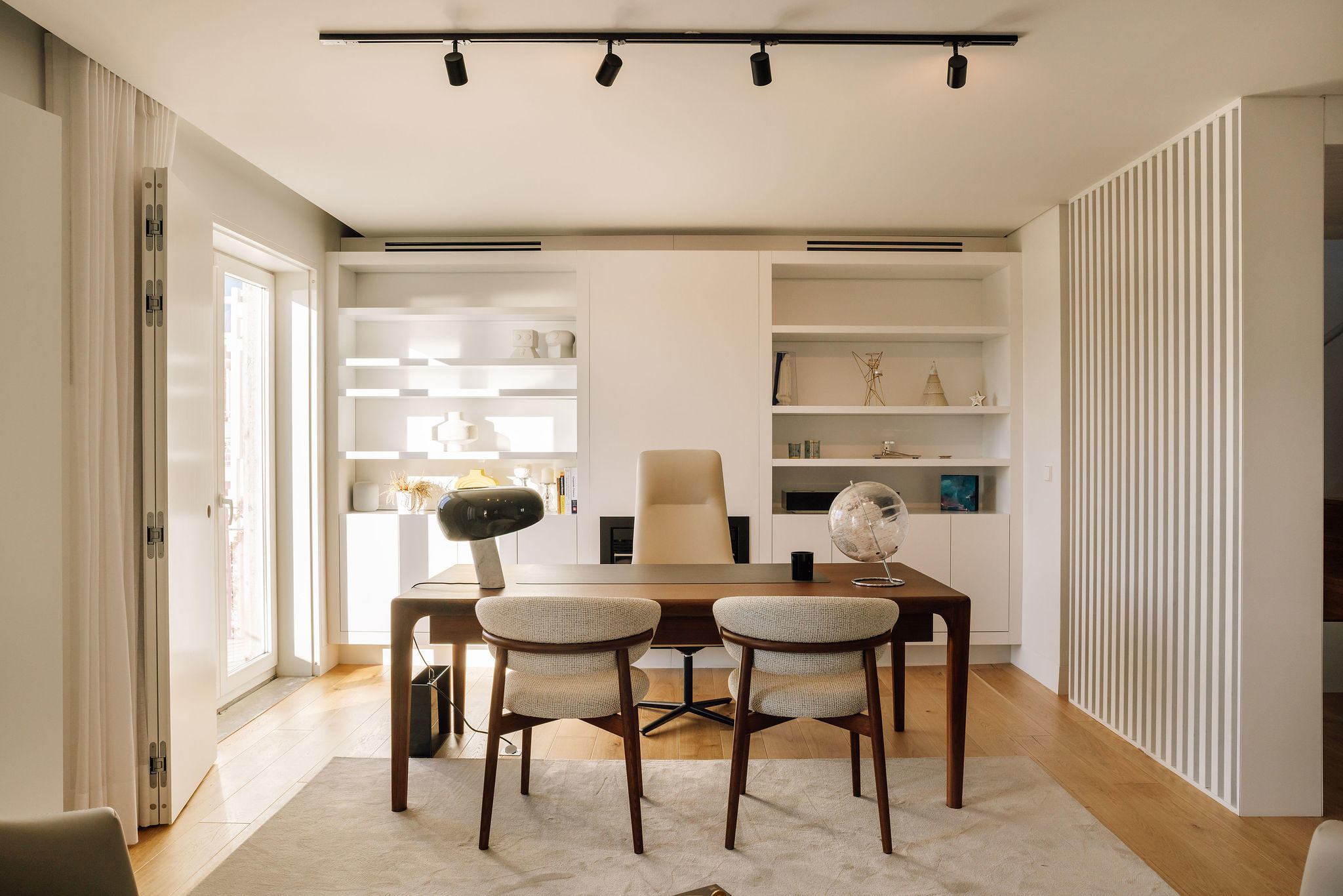 Restelo MGR House by João Tiago Aguiar Arquitectos | Detached houses