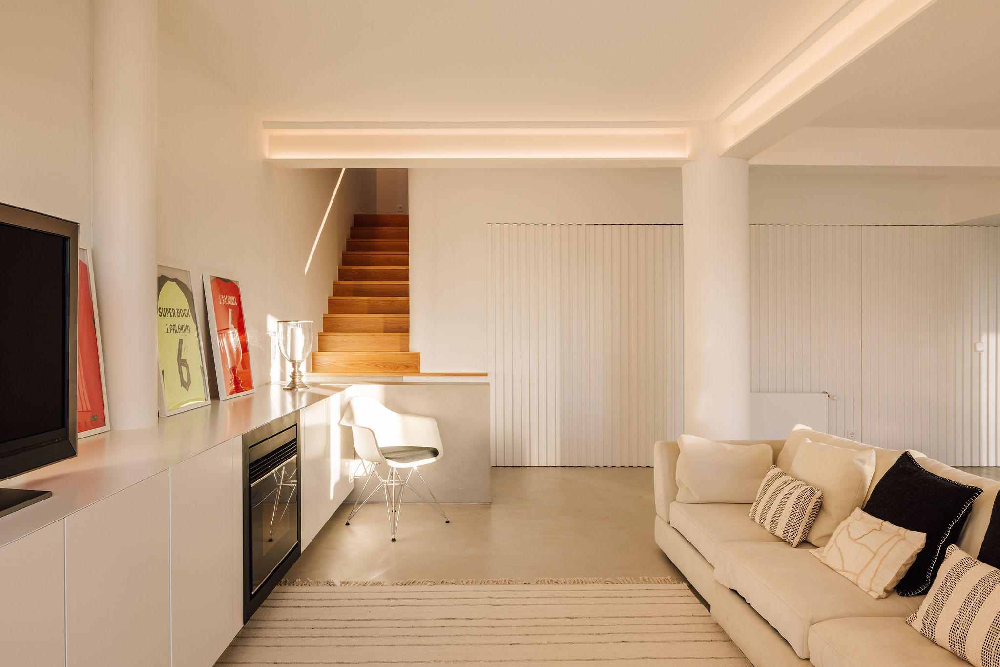 Restelo MGR House by João Tiago Aguiar Arquitectos | Detached houses