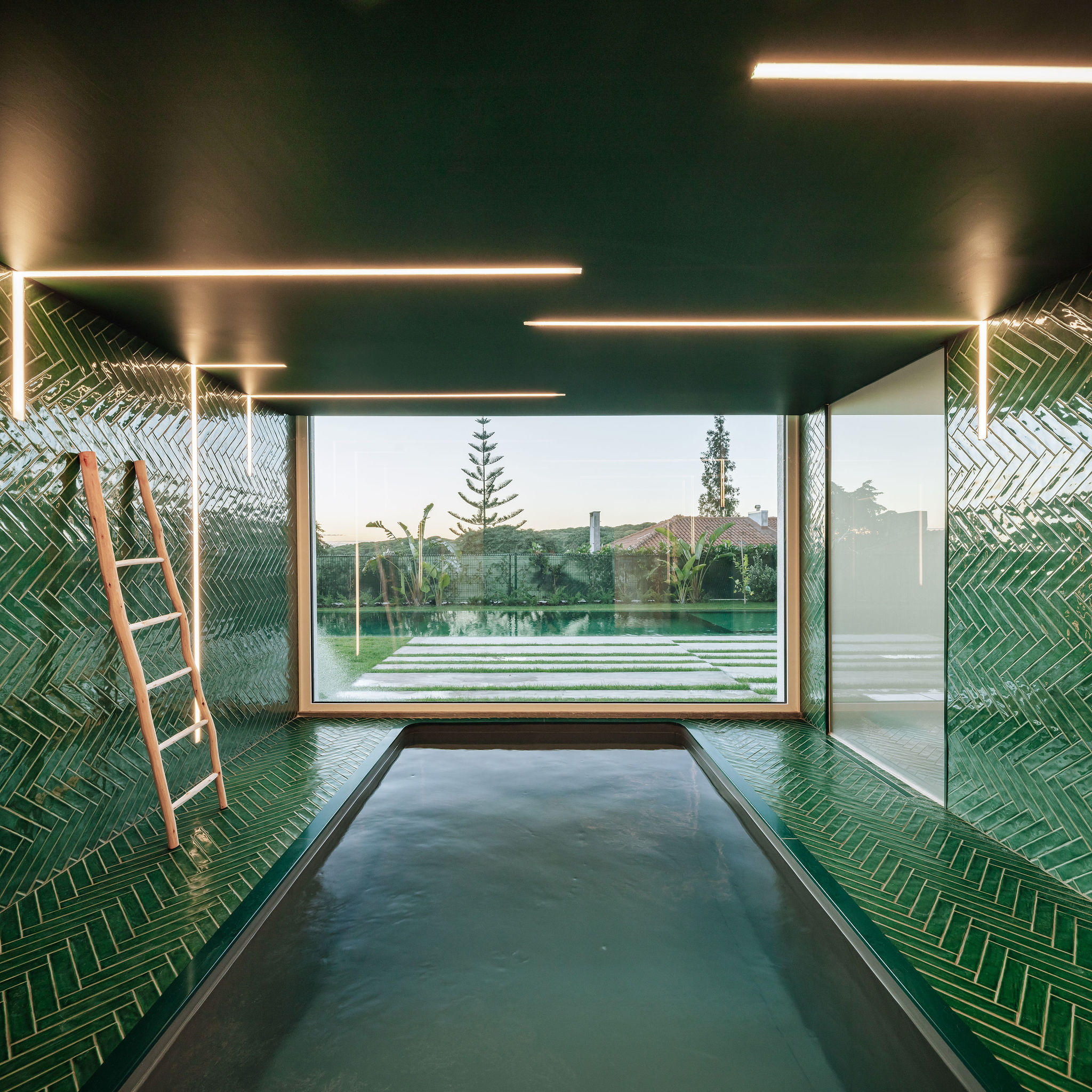 Restelo MGR House by João Tiago Aguiar Arquitectos | Detached houses